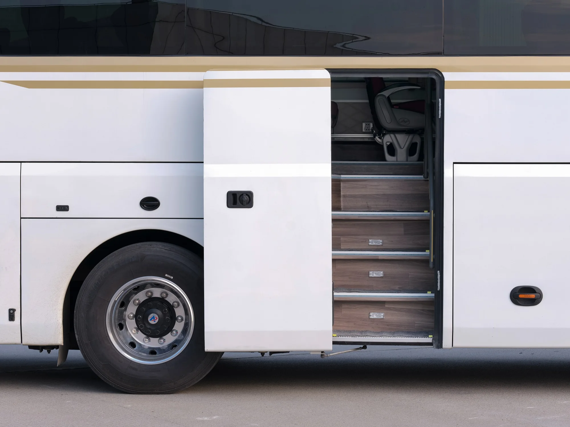 New Higer Coaches Bus for Sale Guaranteed Quality Coach Bus Left Hand ...