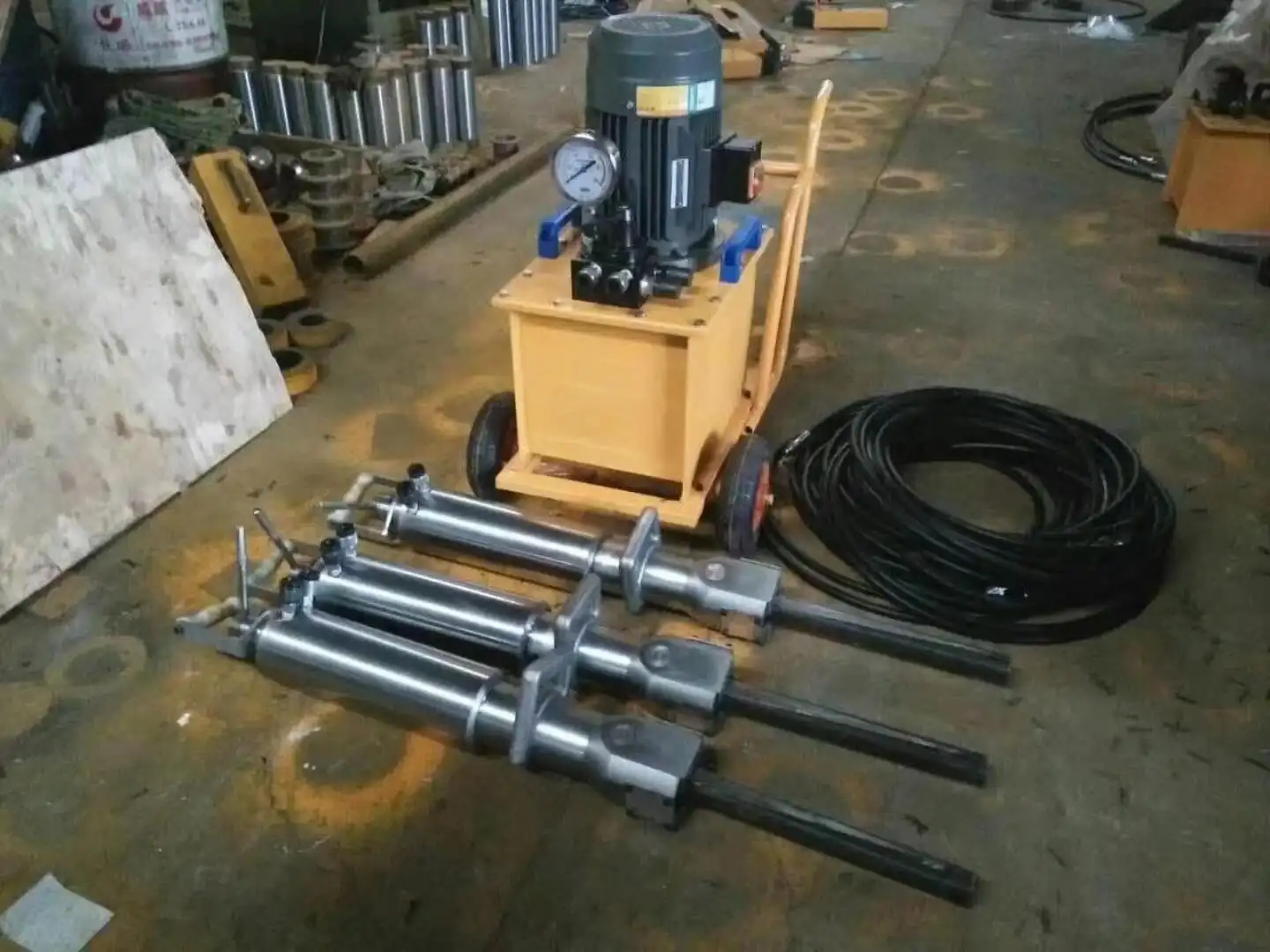 Rock Splitting Gun - Efficient Concrete and Rock Splitter