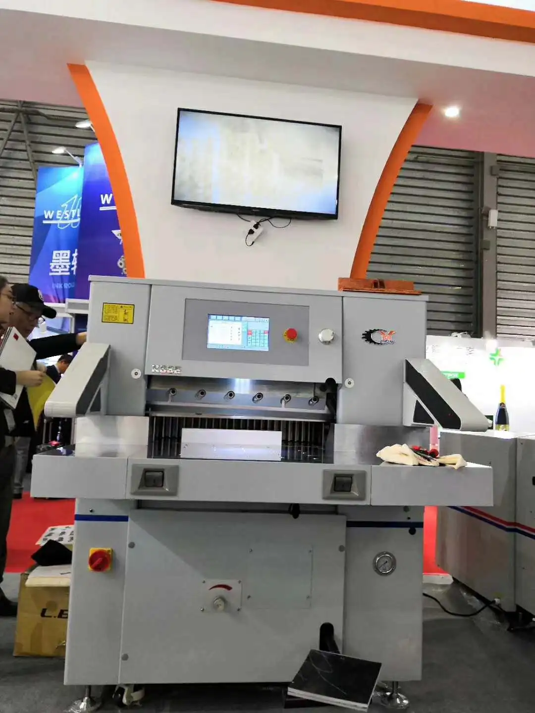 Professional Factory Supplier CNC Paper Cutting Machine Automatic ...