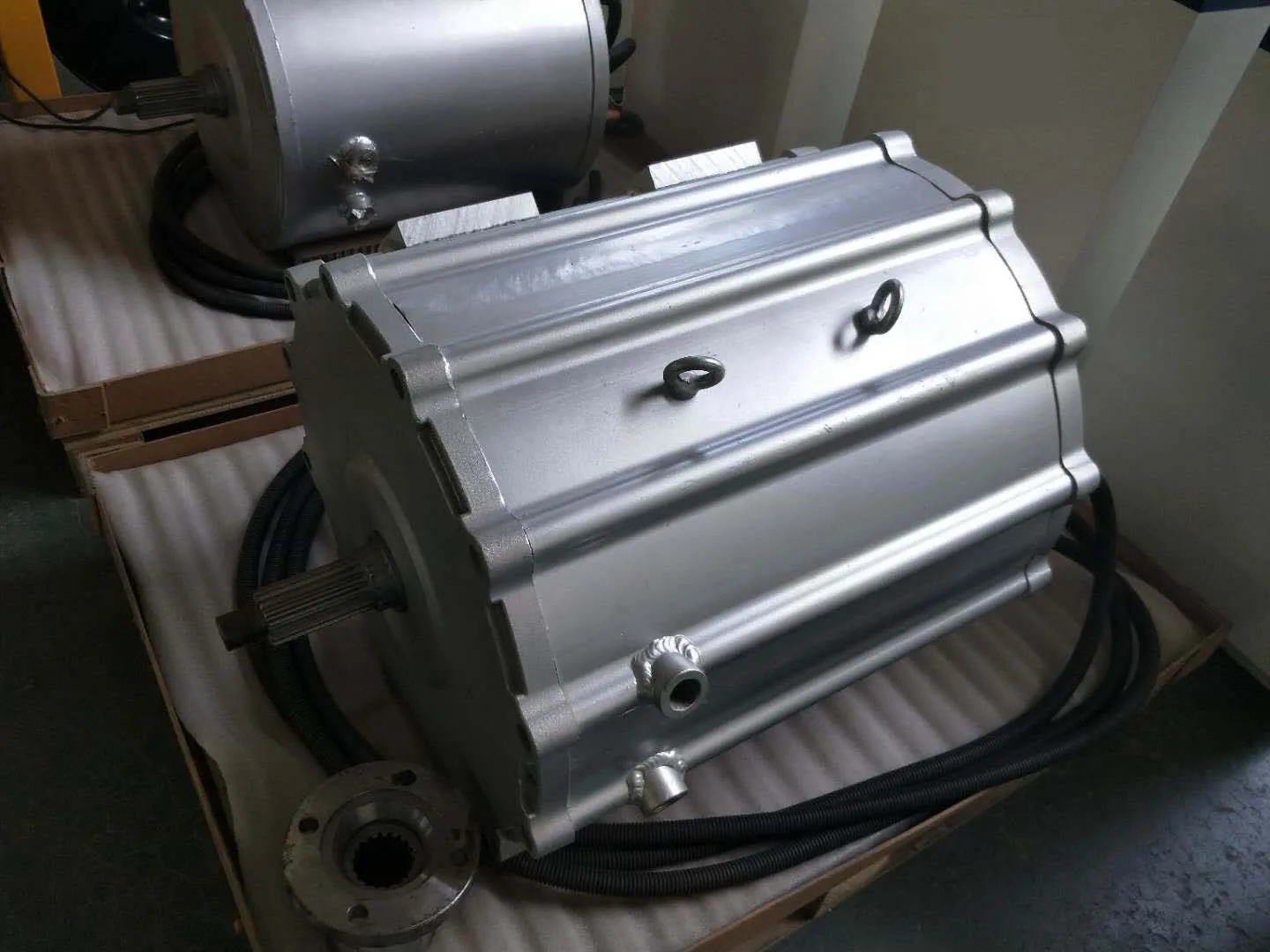 100kw 540v Motor and Controller for EV - Efficient & Durable