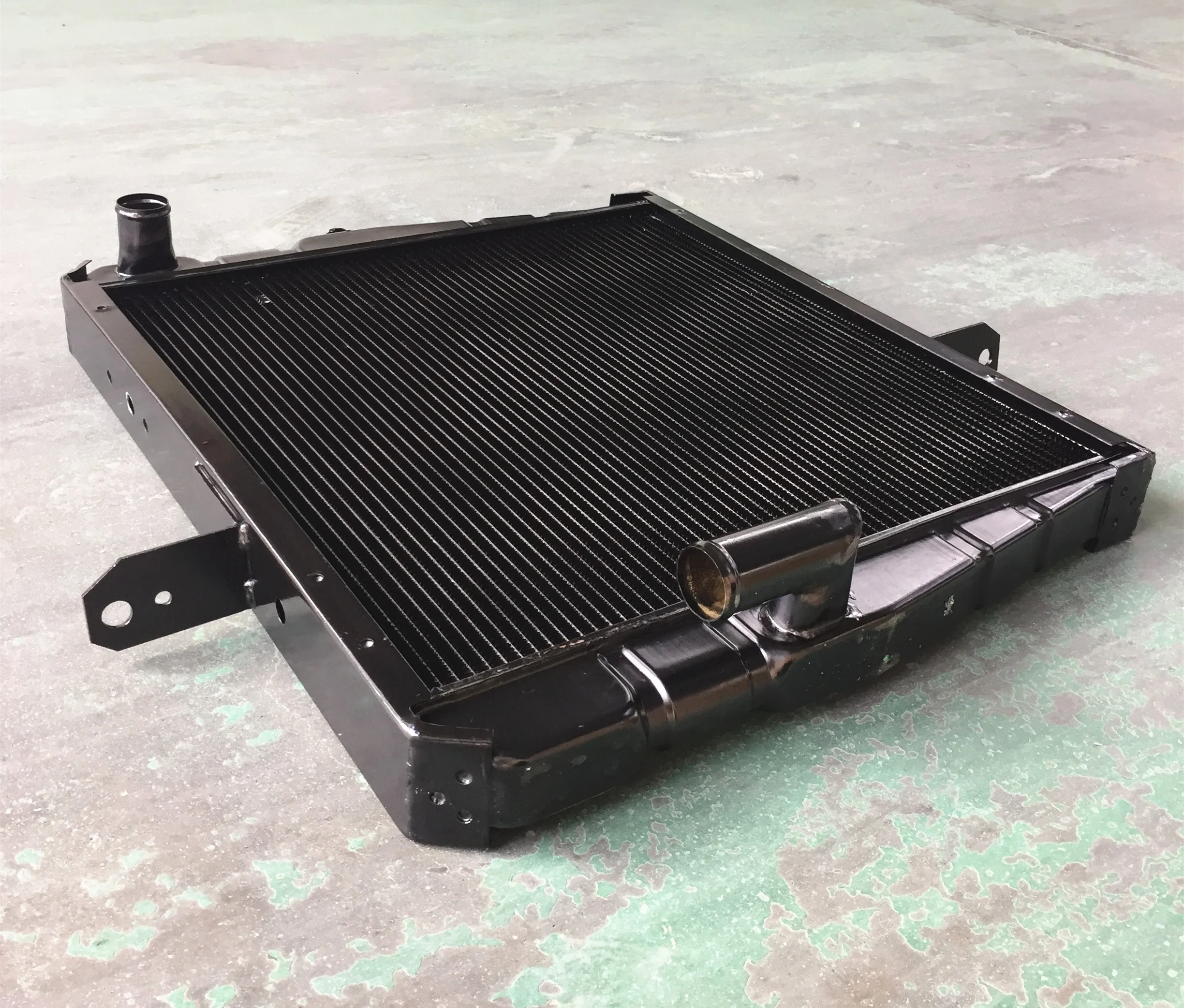 Golden Sun Radiator - Efficient Cooling for UD Trucks