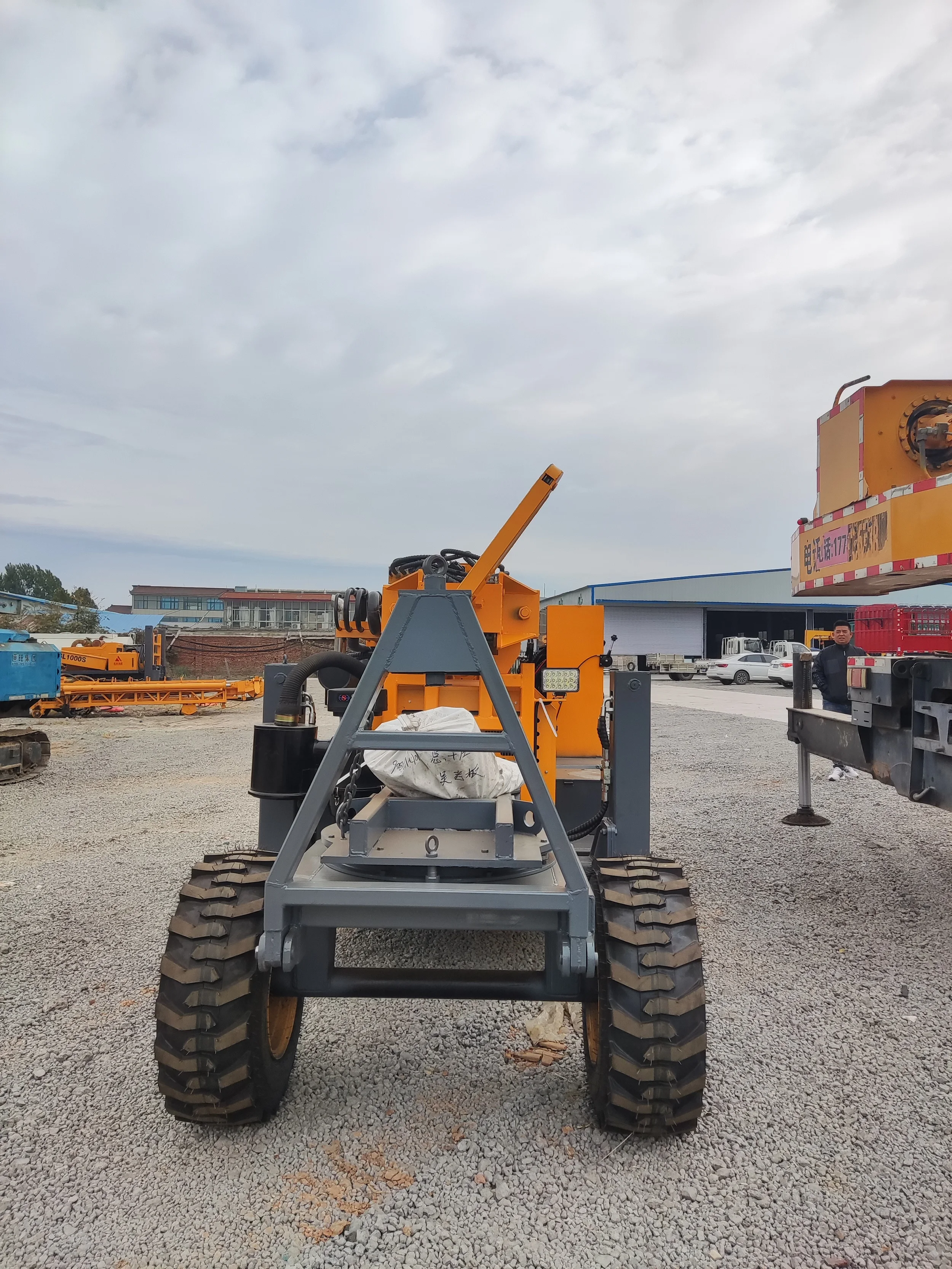 260m Tyre Hydraulic Borehole Drilling Rig - Water Well Drills