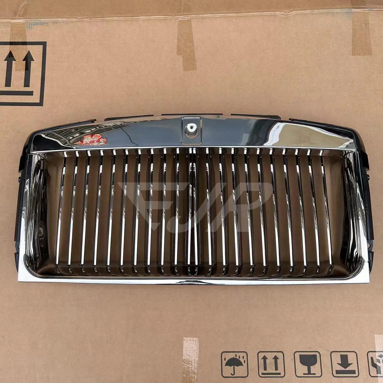 51117301356 for Rolls-Royce Grille Wraith - High Quality Auto Parts