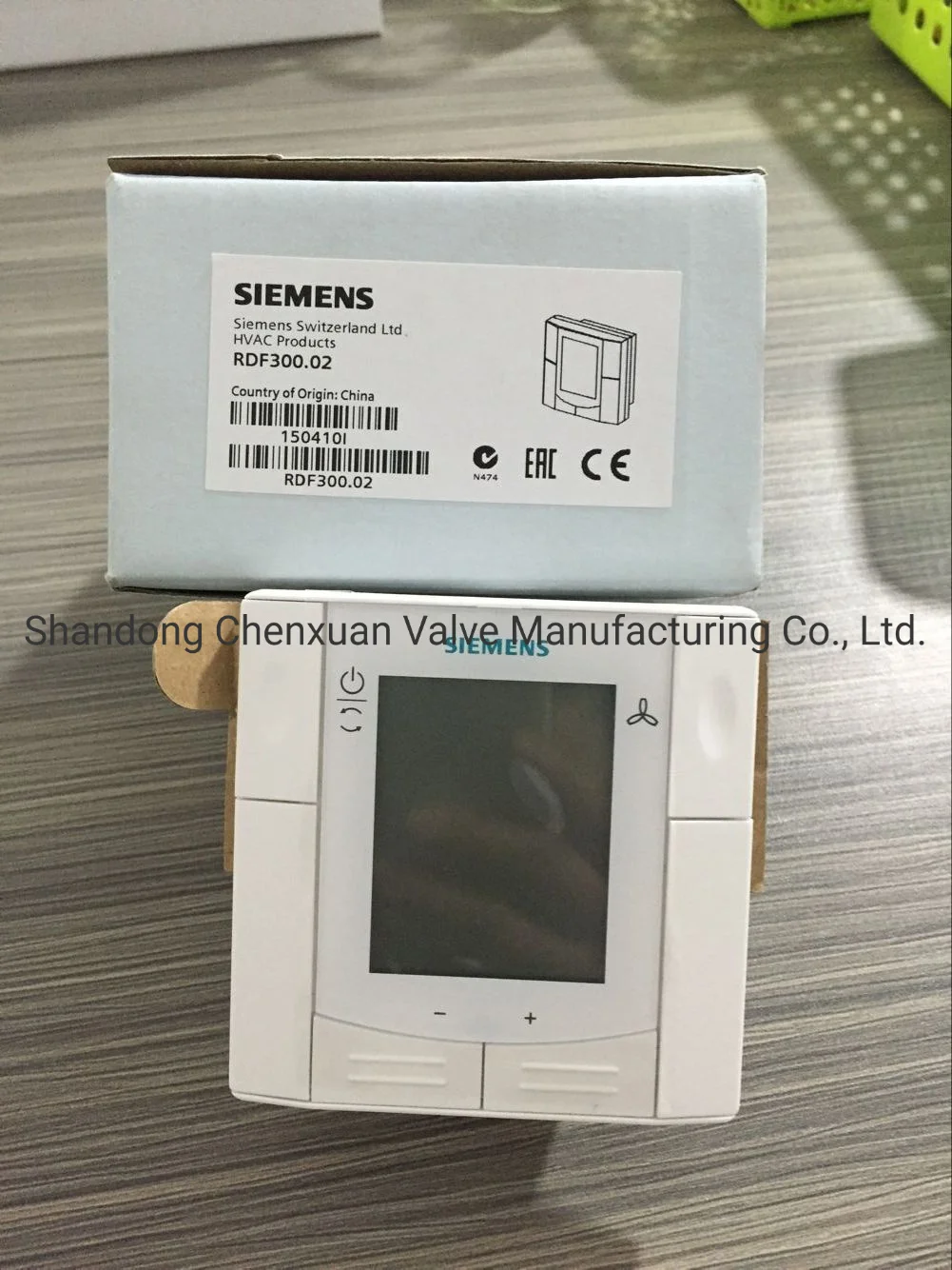 Siemens RDF340 Room Thermostat - Precision & Reliability