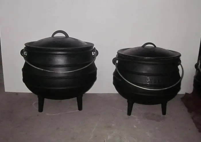 Size 1/4 Mini Gift Cast Iron Black Three Legged Potjie