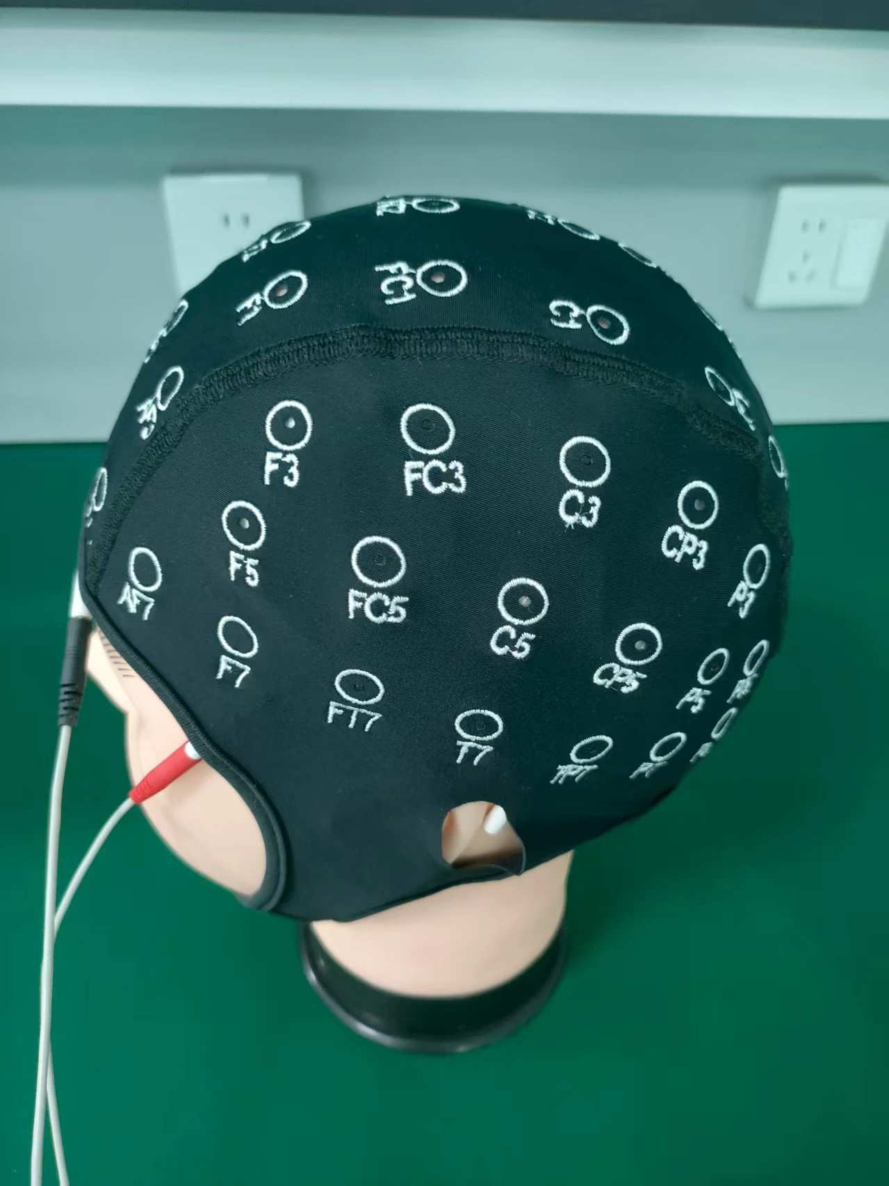 Smart Health Transcranial Electrogram Cap for EEG Brain Waves