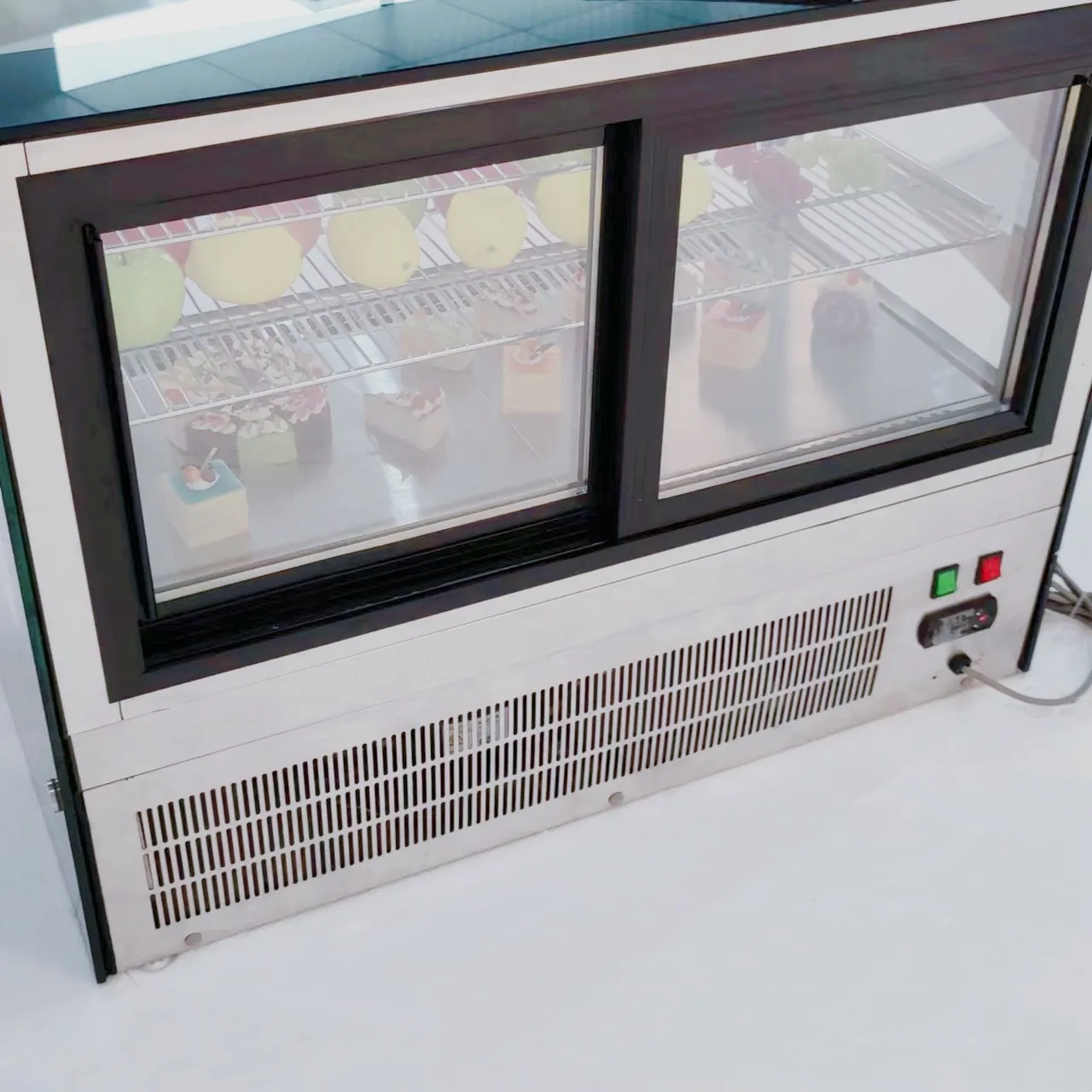 Display Cake Fridge - GINO Cake Showcase - 2 Adjustable Shelves