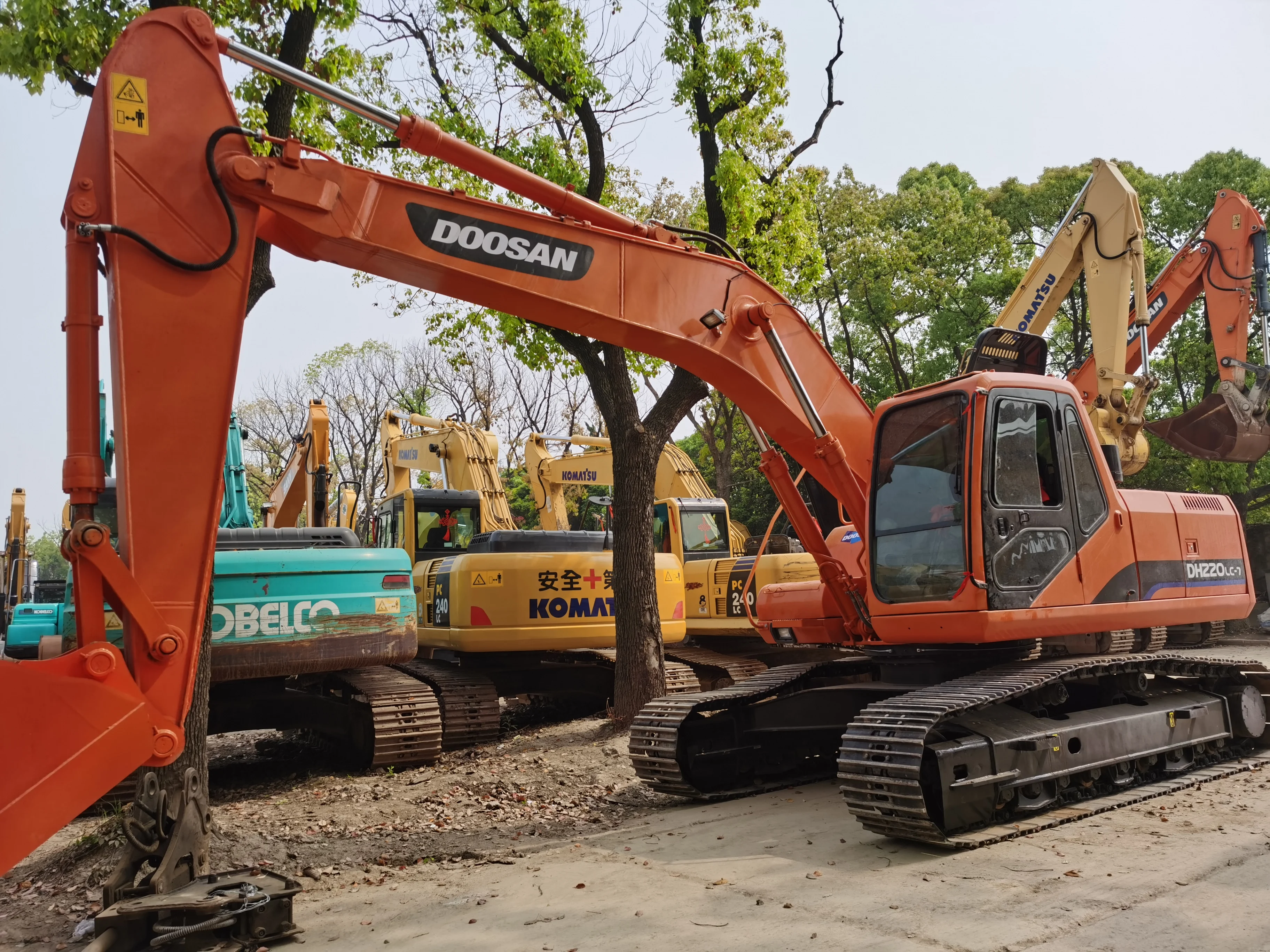 Original Used Doosan Dh220 Excavator Good Quality Secondhand Doosan ...