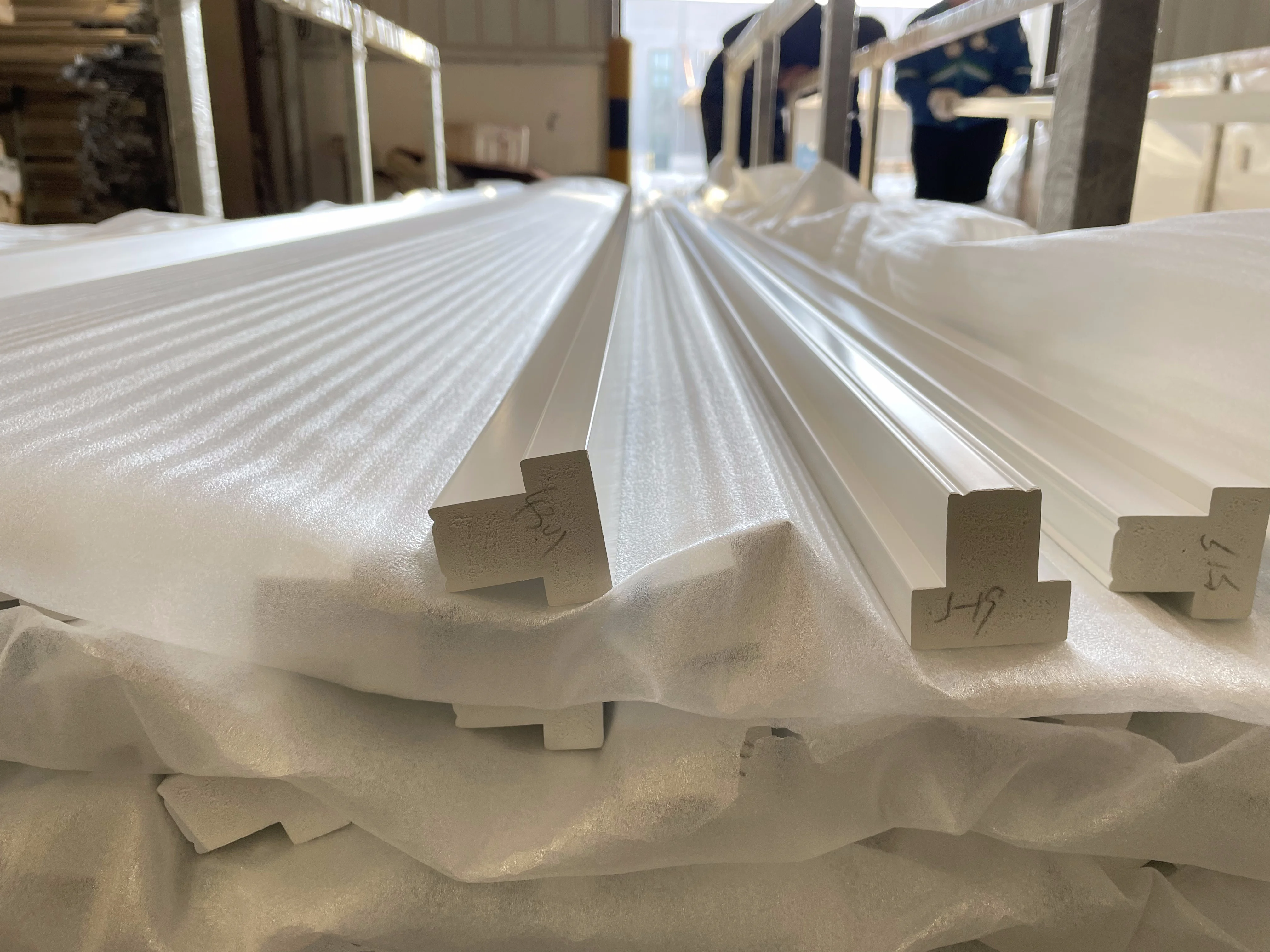Export Scratch Resistant White PVC Plantation Shutter Components for Window
