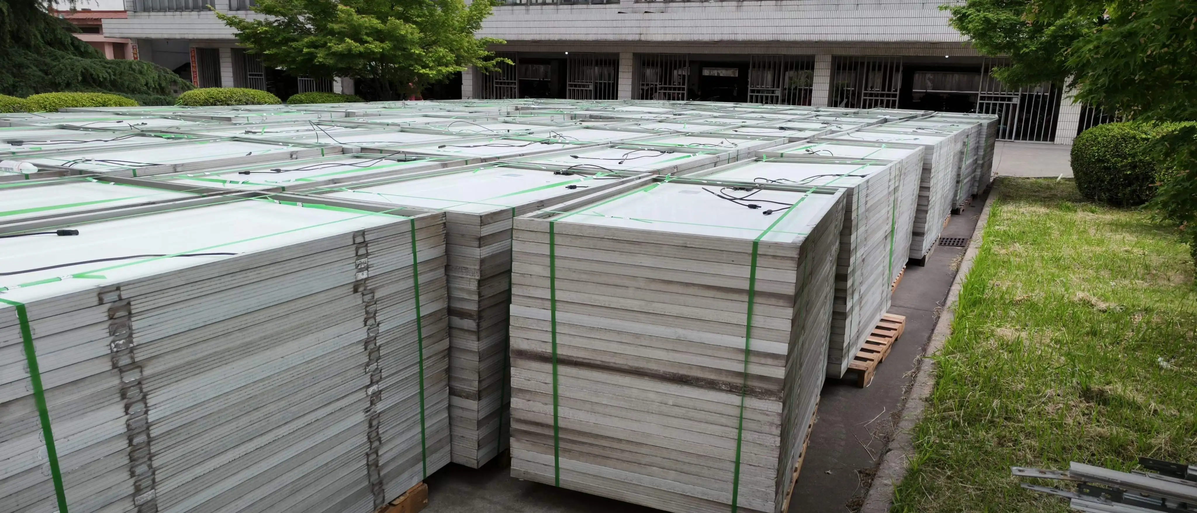 Second-hand 180W-200W Solar Panels - Efficient Energy Solutions