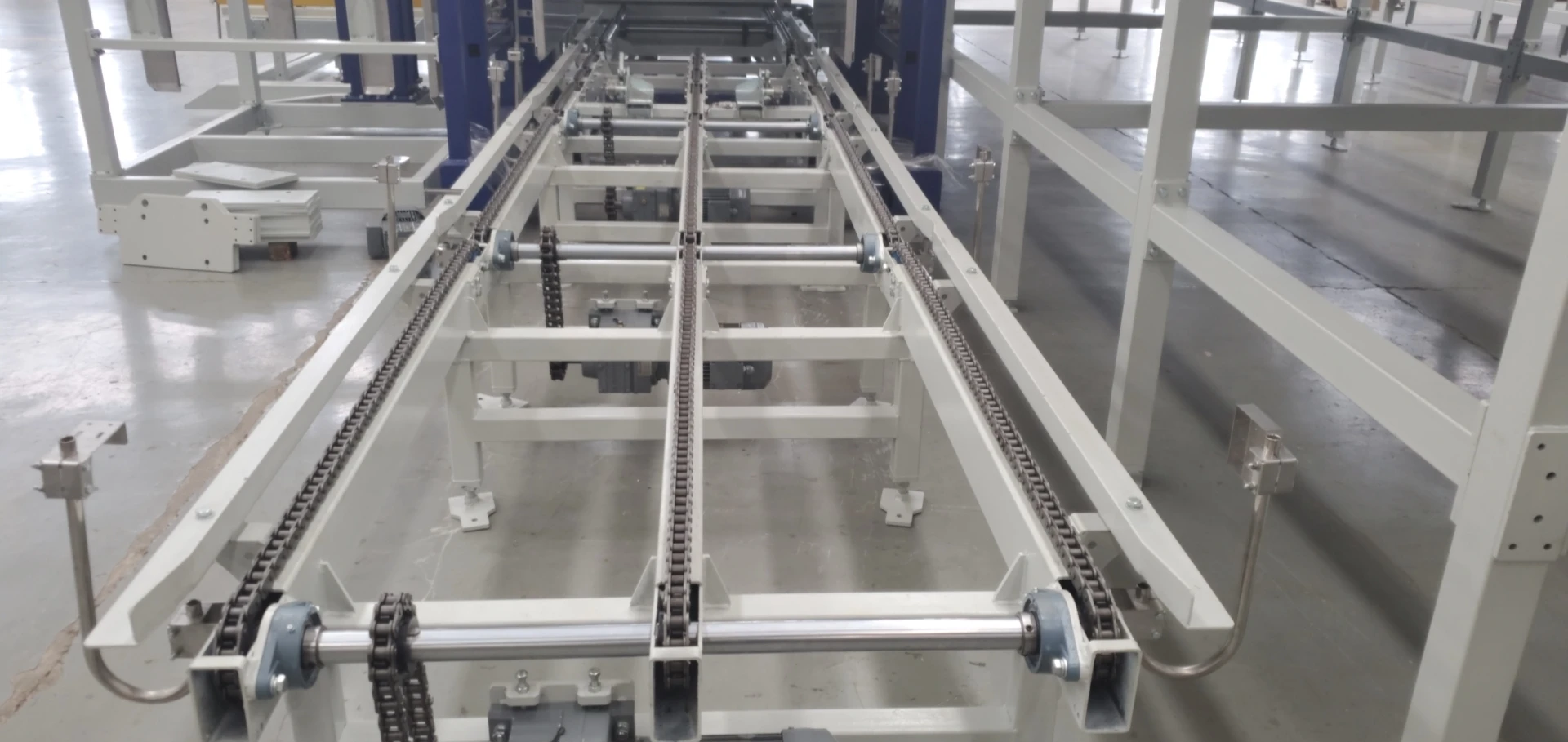 Pallet Transporting Chain Conveyor - Heavy Duty & Customizable