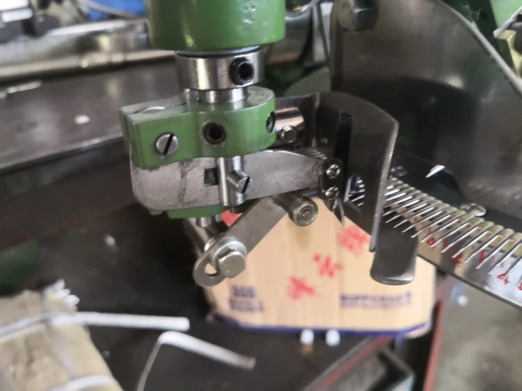 New Style Sweater Dial Linking Machine - 220V Speed Knitting