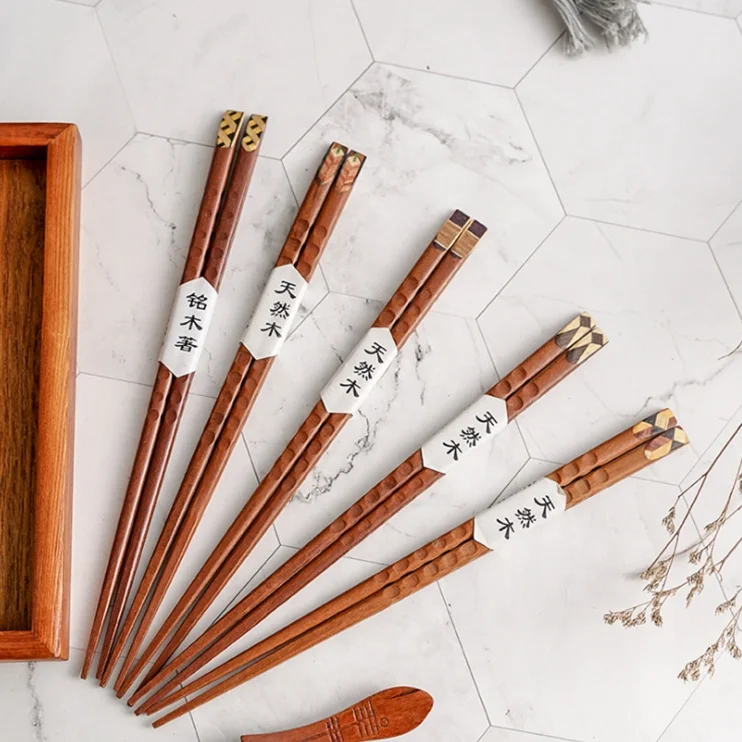 Classic Japanese Style Bamboo Chopsticks - Durable & Eco-friendly