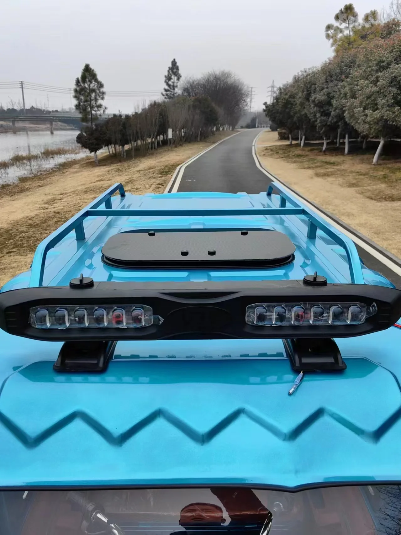 Semi-Enclosed Electric Three-wheeler Tricycle with Canopy for Climbing ...