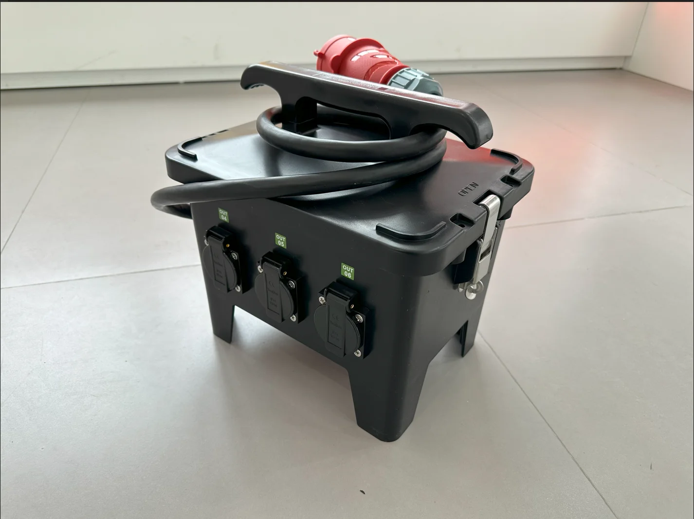32A 3 Phase Input UK British Type Electrical Portable Outdoor Power ...
