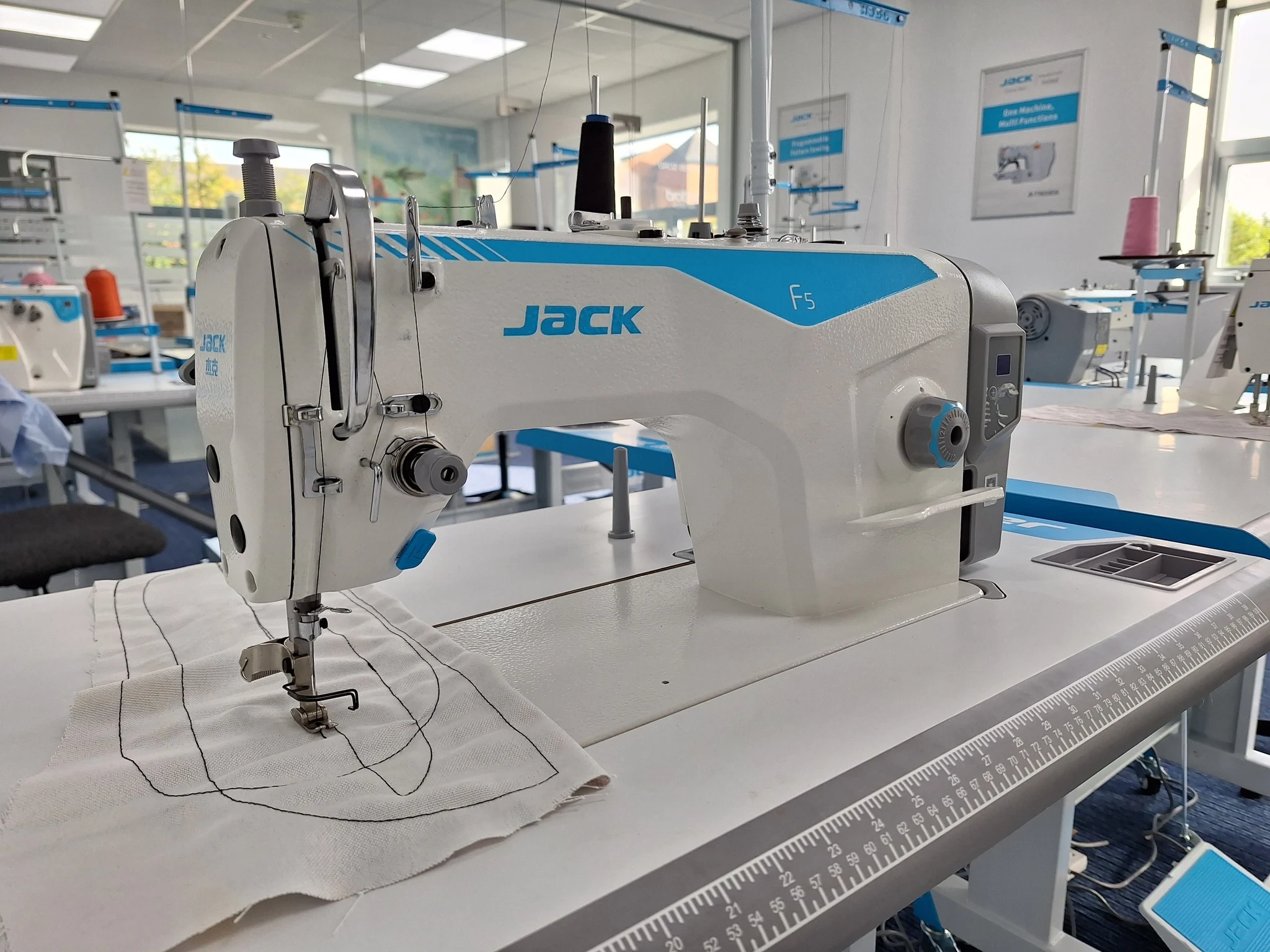 Jack F5 Industrial Sewing Machine & Overlock Stitch - Used Sewing ...