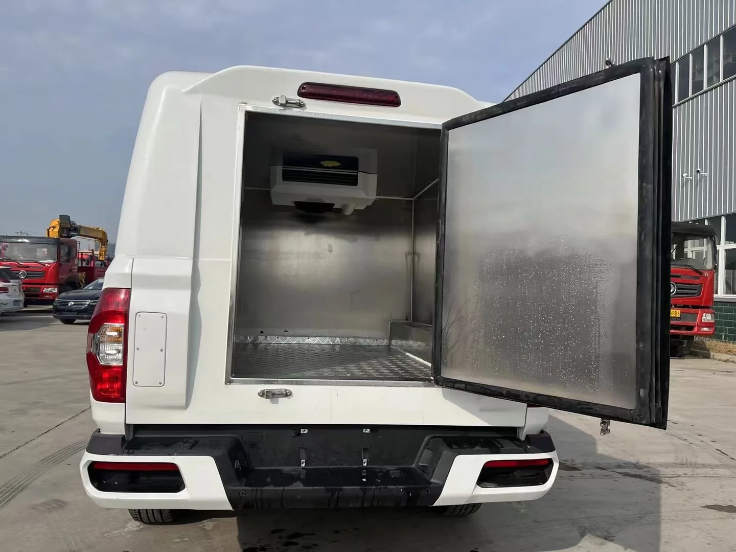 4x4 off Road Pickup Refrigerator Trucks Double Cabin 4WD Automatic ...