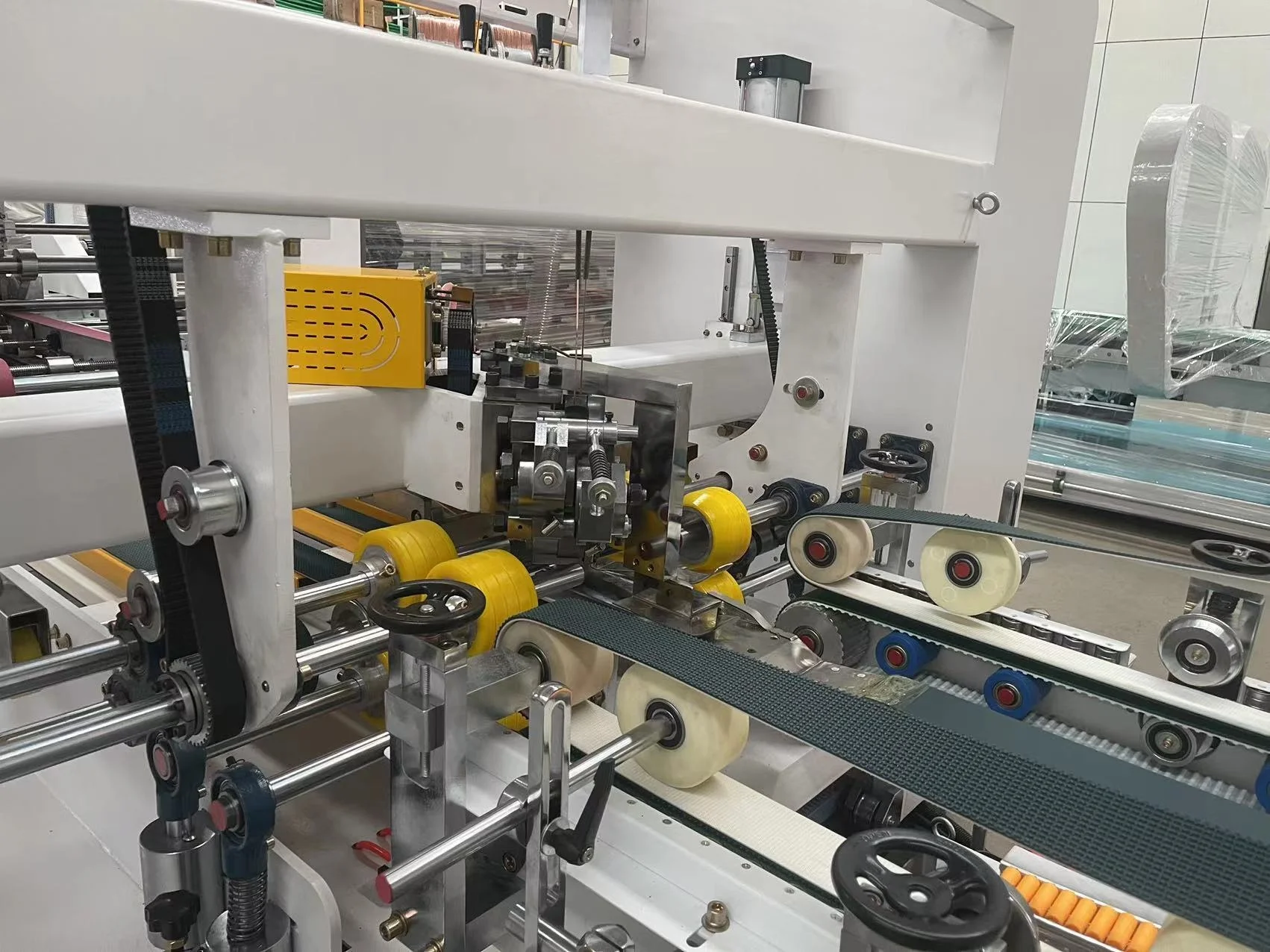 Automatic Carton Box Stitching Corrugated Cardboard Gluing Making ...