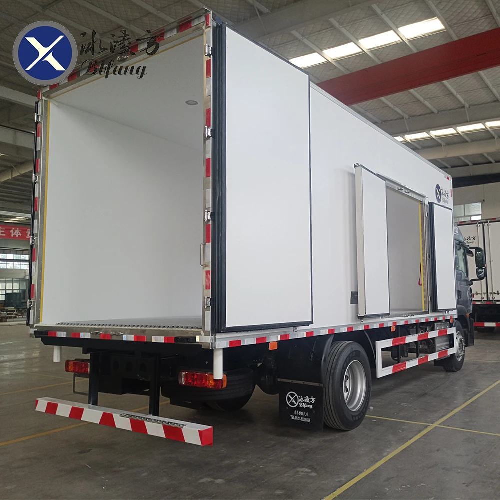Automatic Sandwich Panel Box Body CNHTC HOWO 300hp Truck