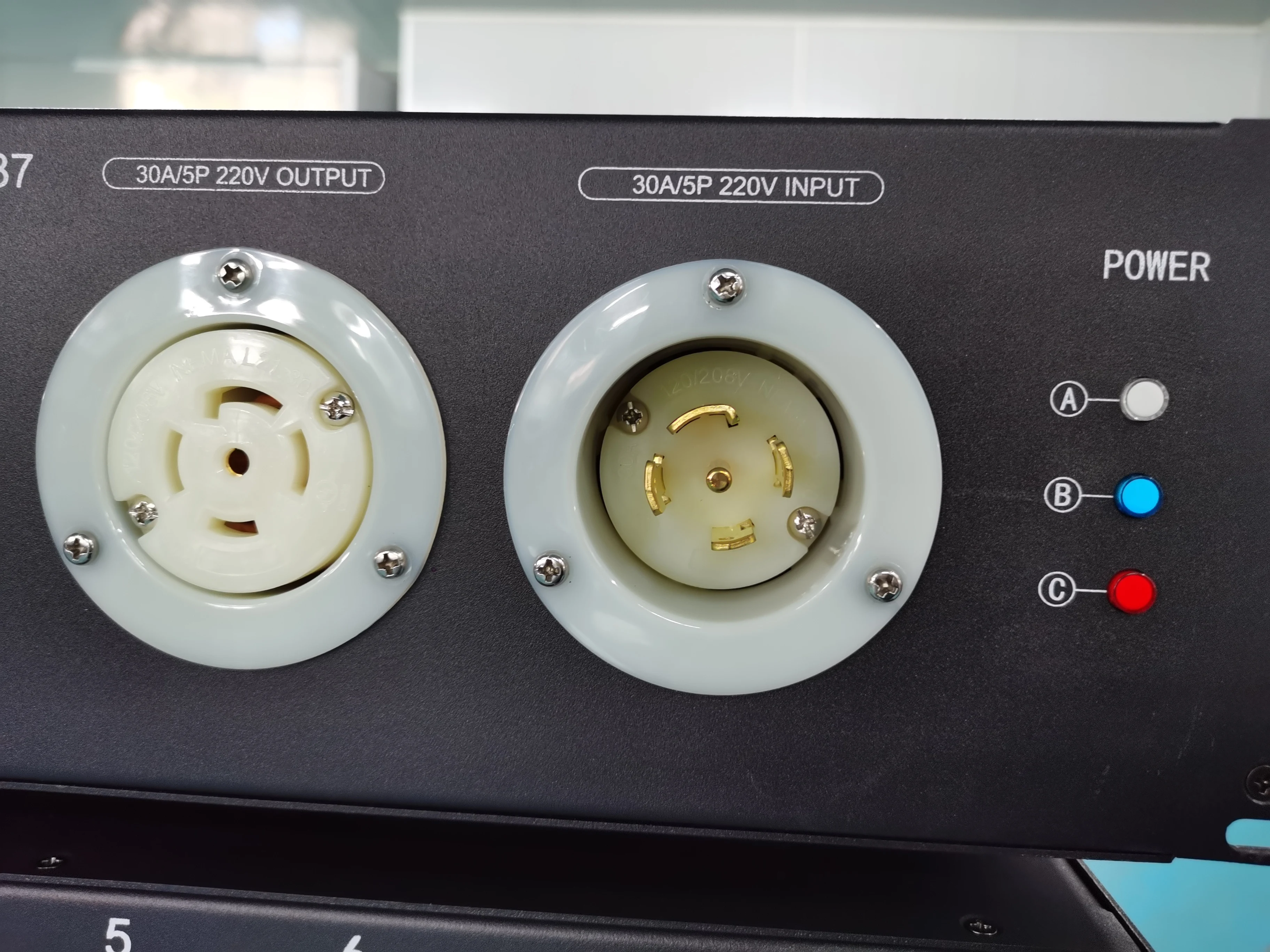 30 Amp Power Distribution Box - Efficient Electrical Solutions