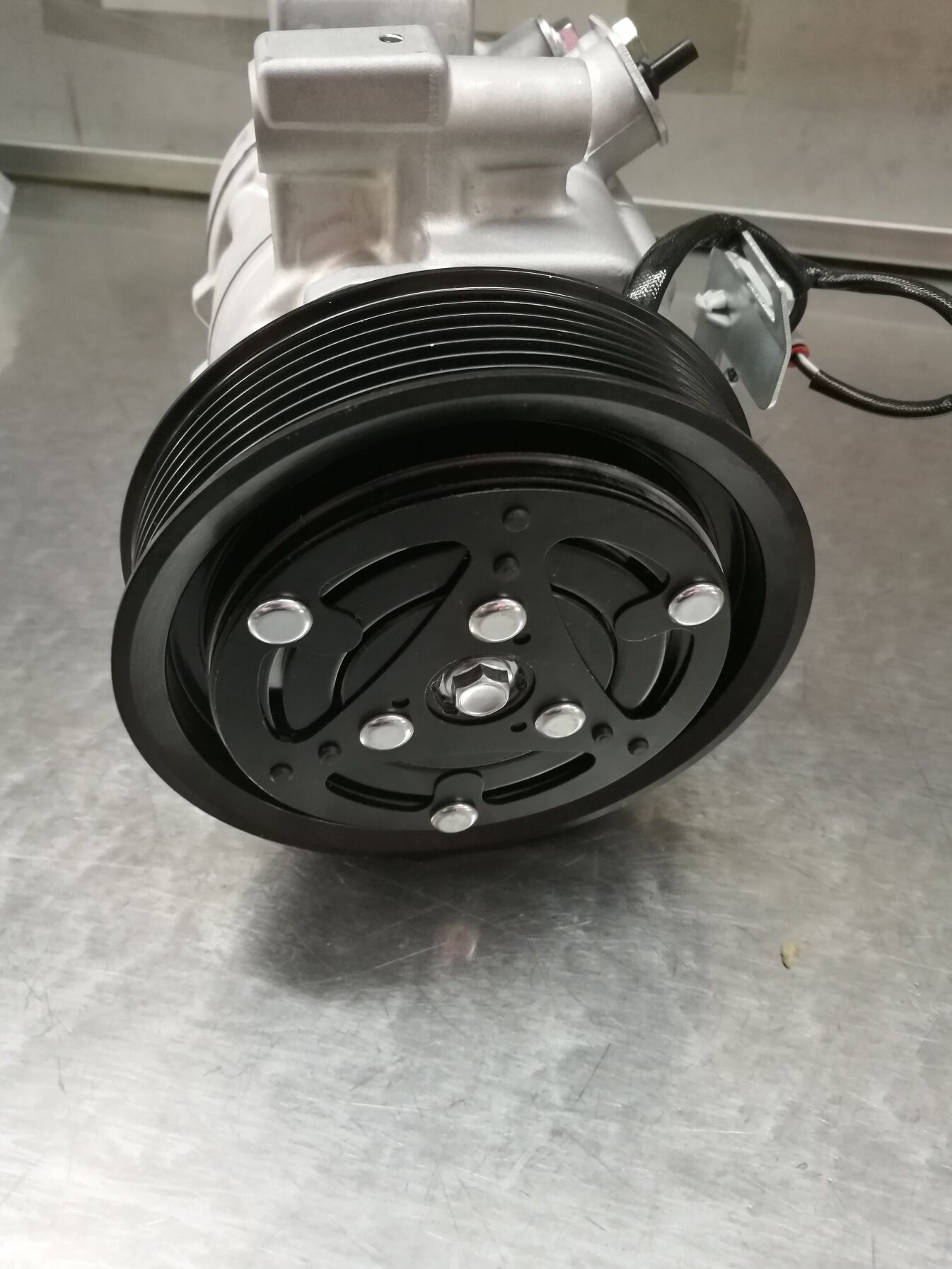 OEM 883200K660 AC Compressor for Toyota Hilux 2.8 Diesel