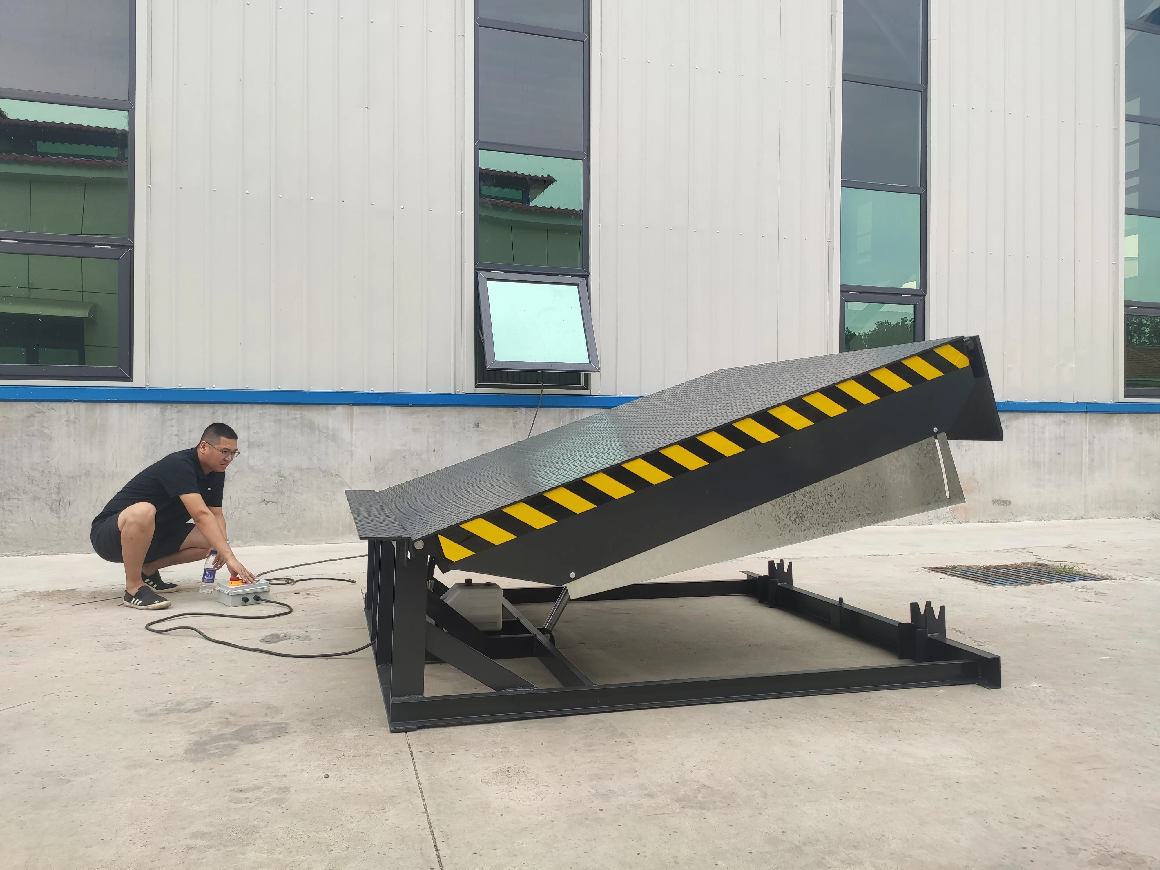 Fixed Boarding Bridge Embedded in Platform 2T 3T 4T Truck Hydraulic ...