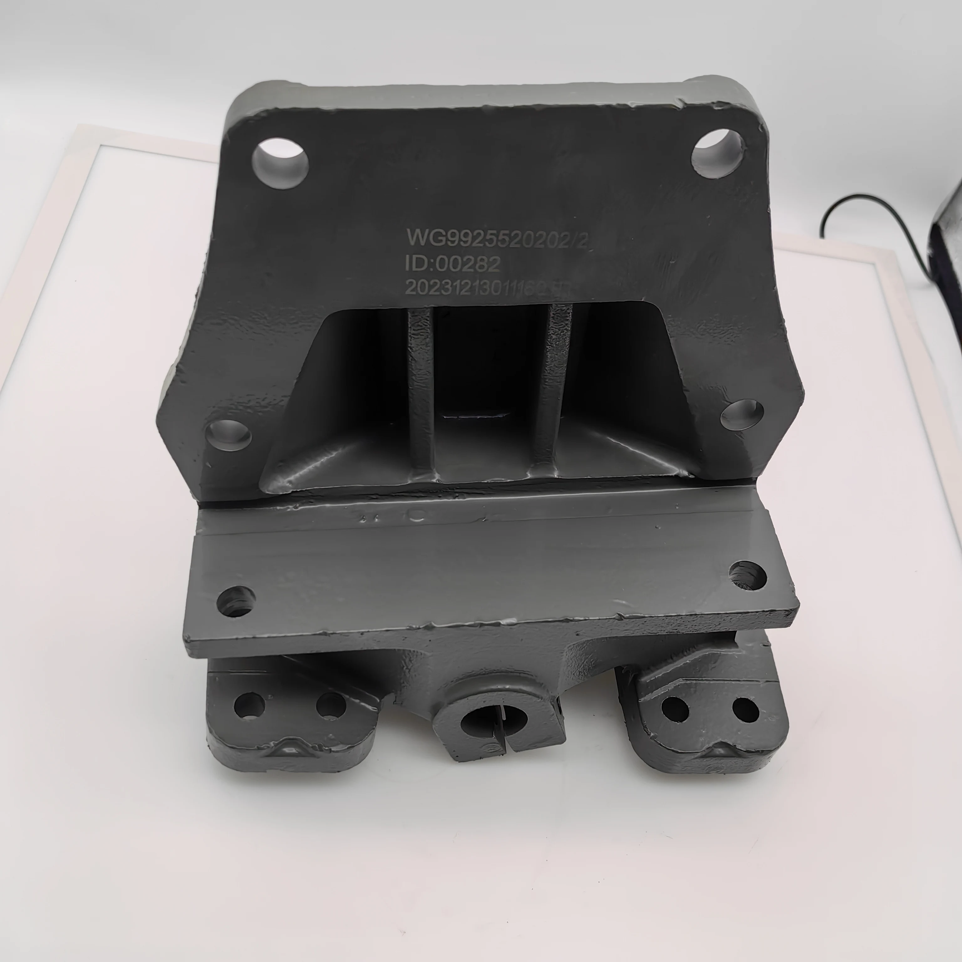 Sinotruk Howo Truck Parts Wg9925520202 Leaf Spring Bracket For Howo 336 ...