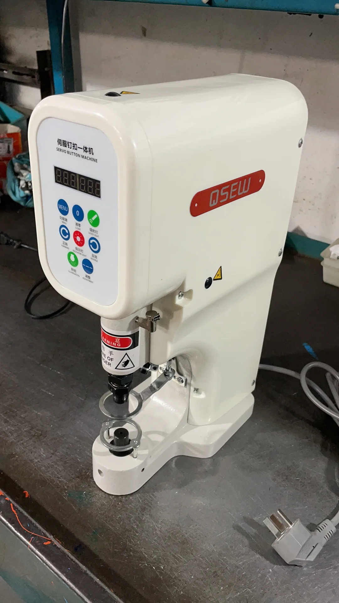 Qs-818de Servo Motor All In One Snap Button Attaching Fastener Machine ...