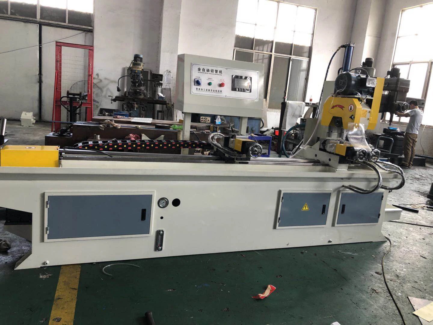 Mc-425cnc Automatic Servo Motor Feeding Pipe Rotary Cutting Machine Different Angles Pipe Tube ...