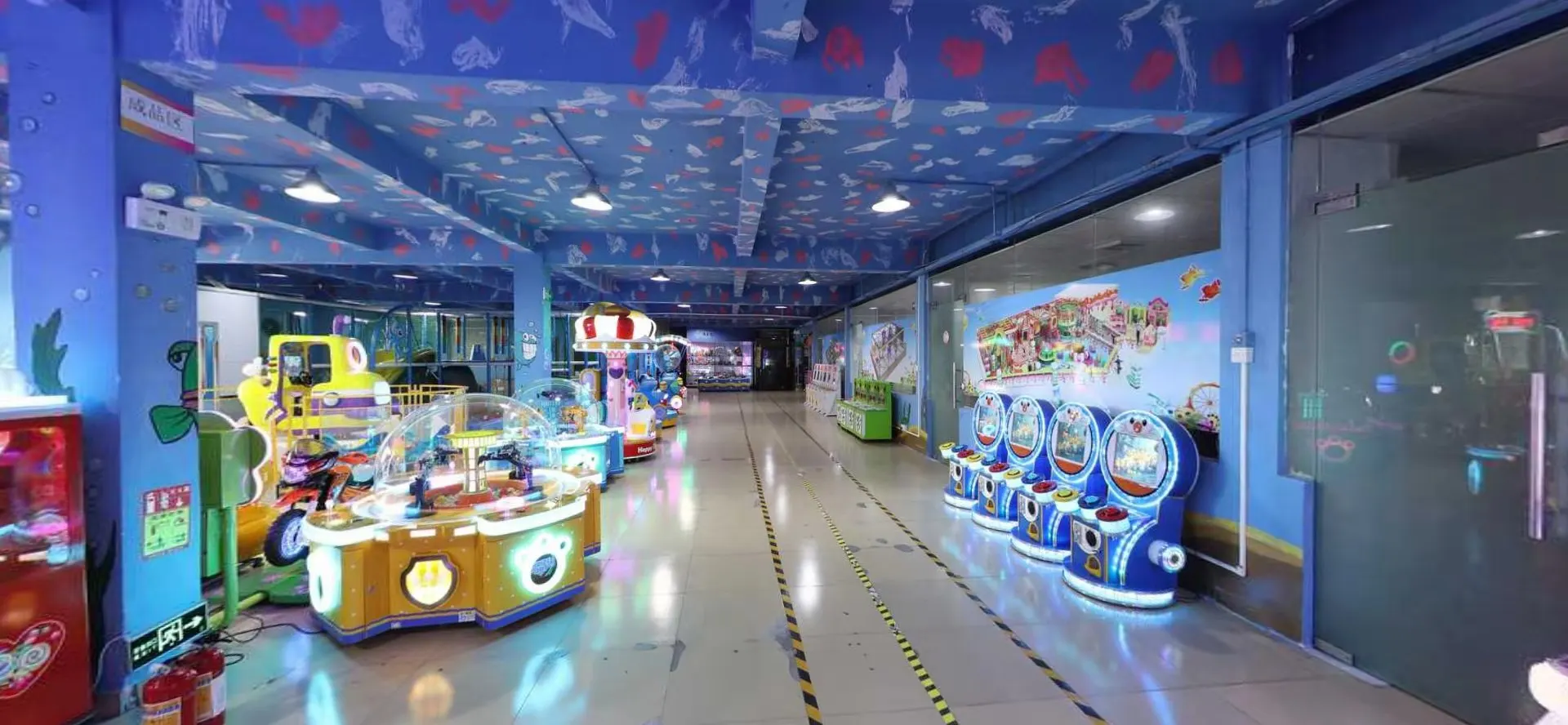 Colorful Park Claw Machines Game - Fun for All Ages