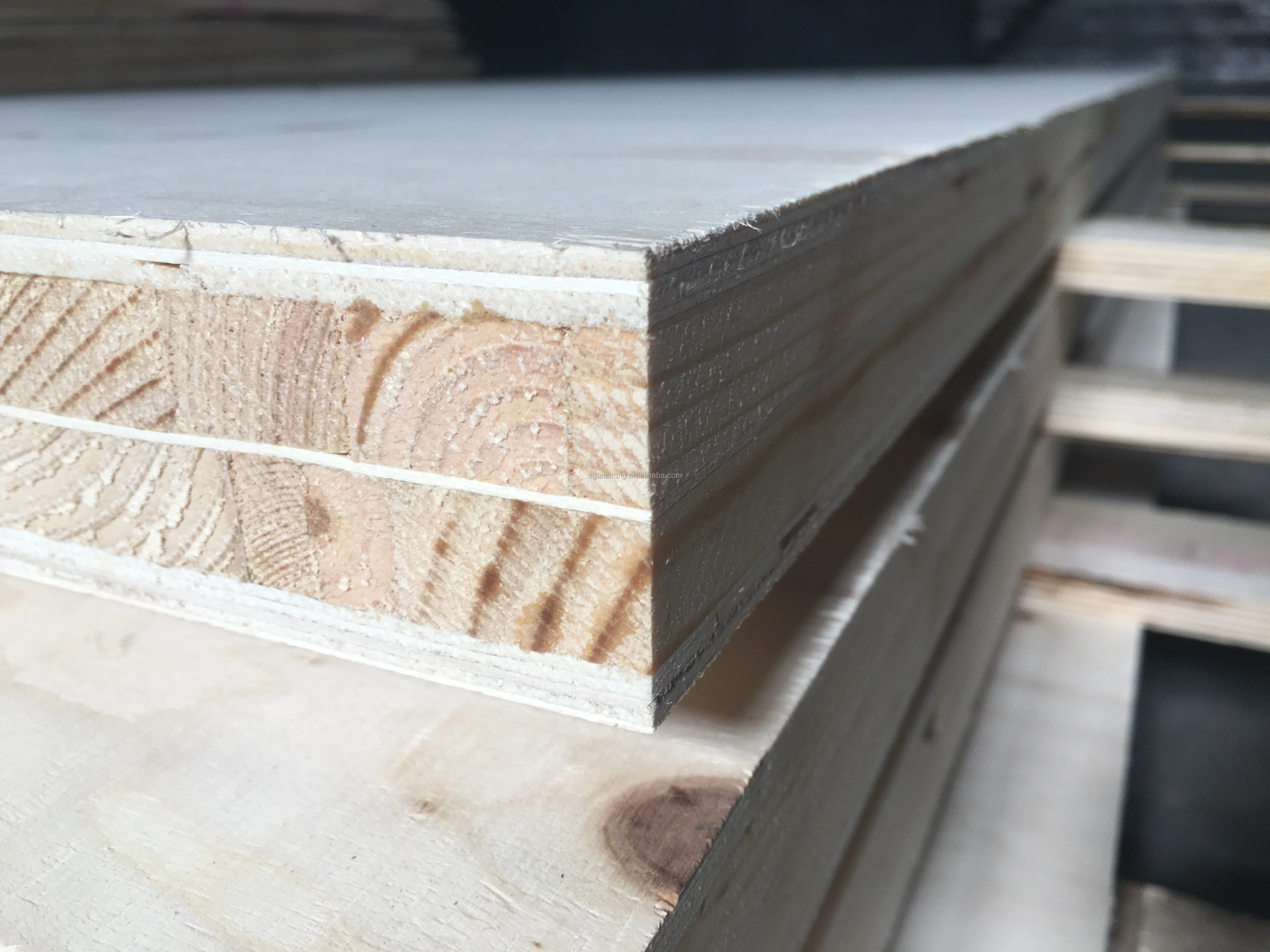 Natural Wood Veneer Pine Core Block Board - Versatile & Durable