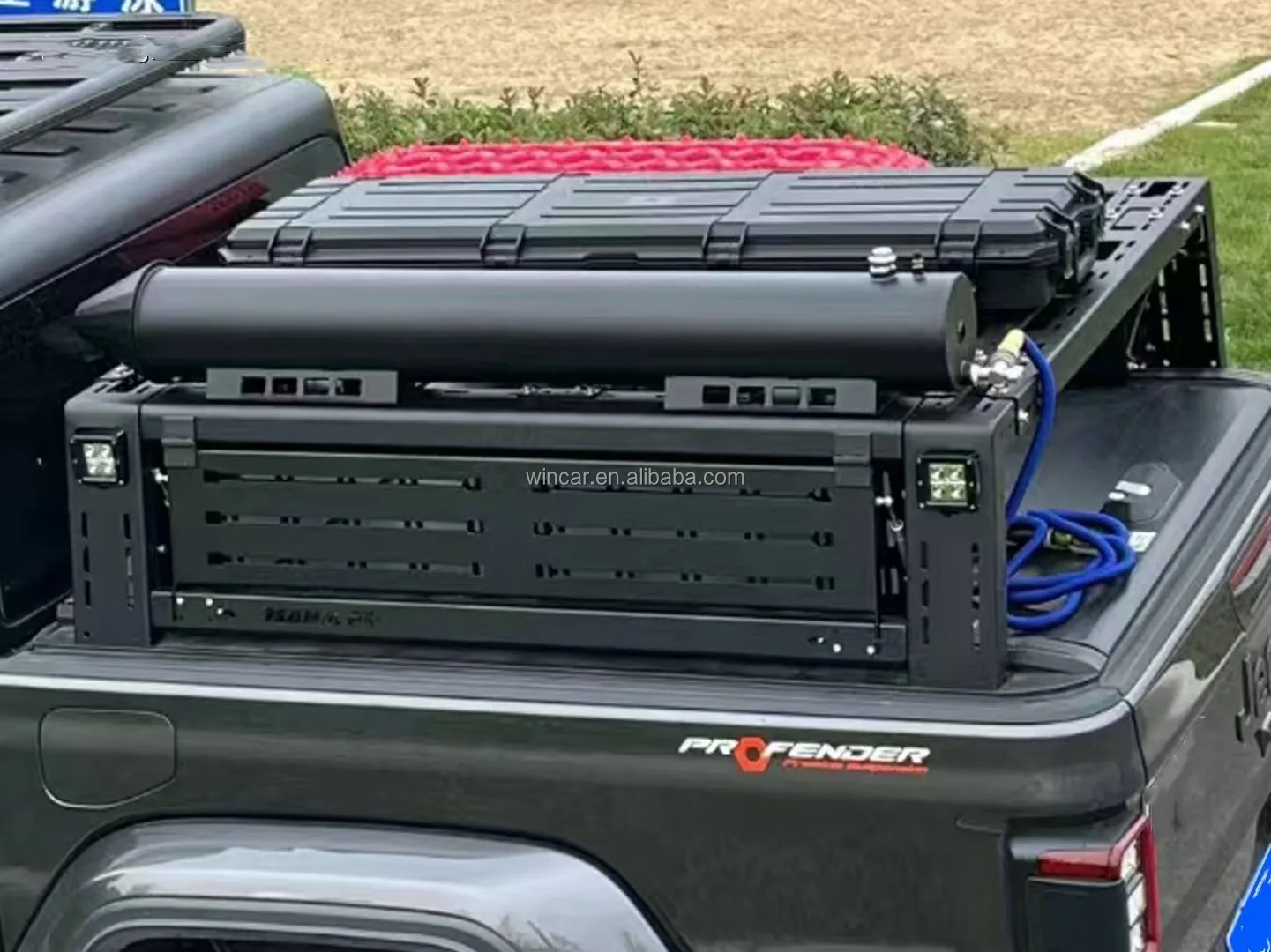 Overlanding Vehicle-Mounted Pressurized Solar Car Roof Water Tank