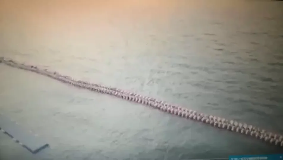 Plastic Floating Sea Barrier Water Wave Breakwater Plastic Floating ...