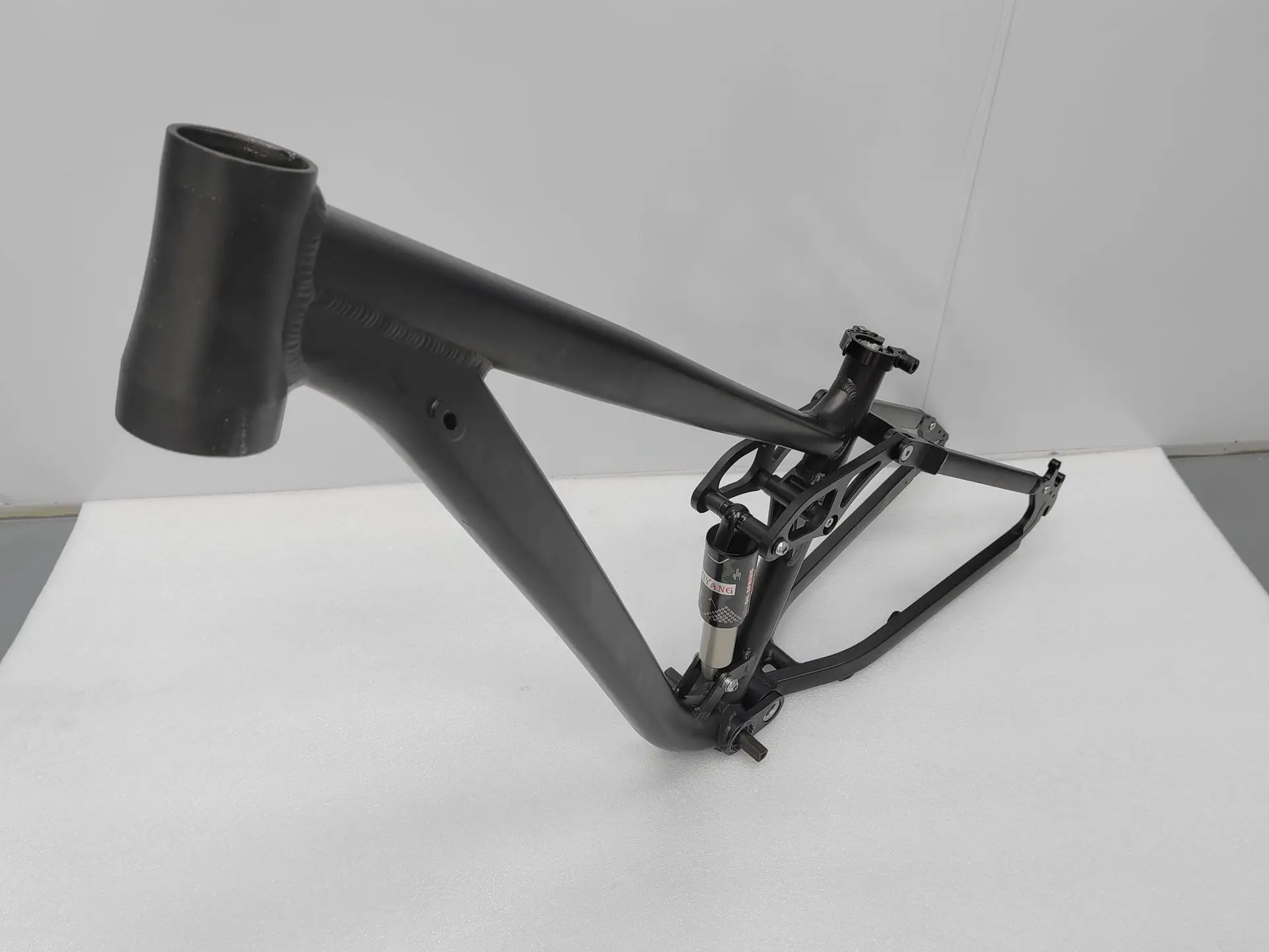Wholesale Durable Metal Four-Link Soft Tail Mountain Bike Frame