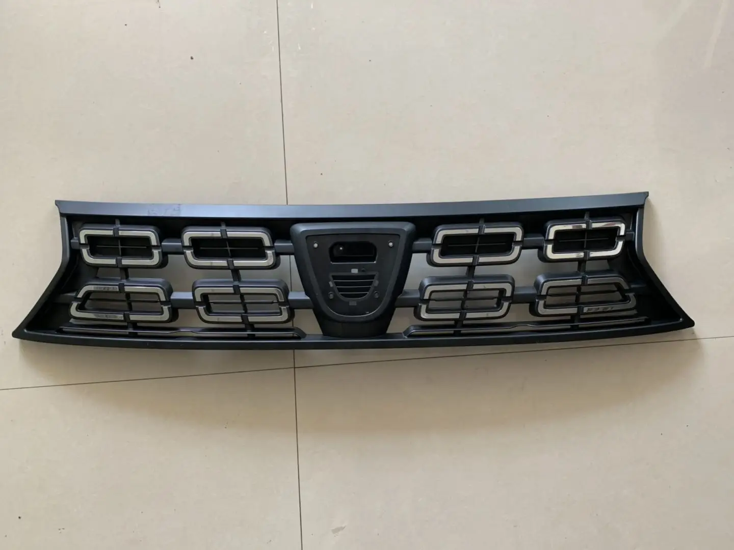 Dacia Duster 2018 Calandre 623103440R 623109628R| Alibaba.com