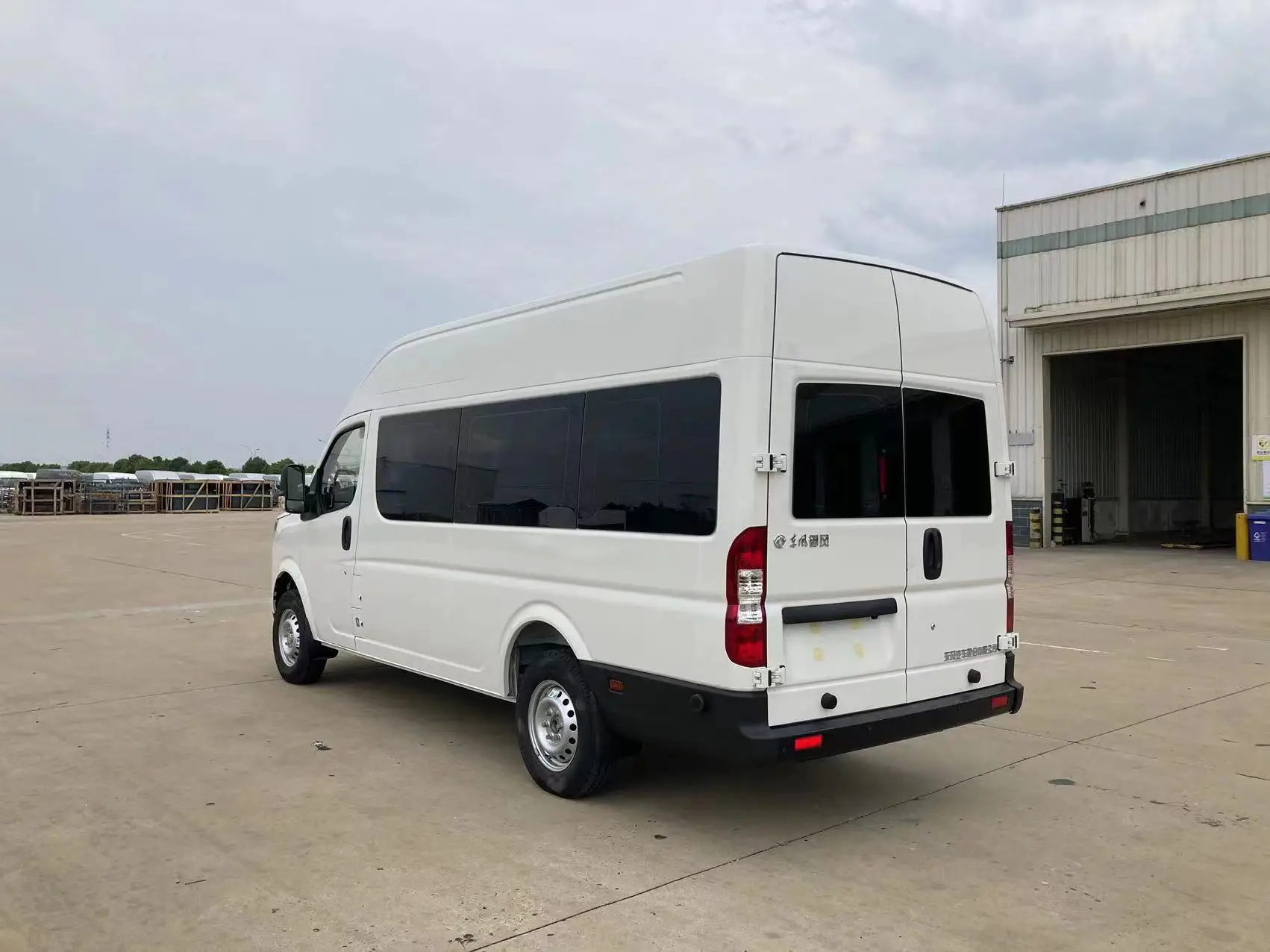 Dongfeng Electric Van - 15 Seats High Speed Passengers Bus