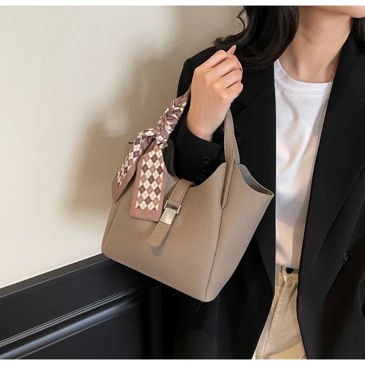 2025 New Niche Soft Material Women's Commuting Bucket Bag Simple ...