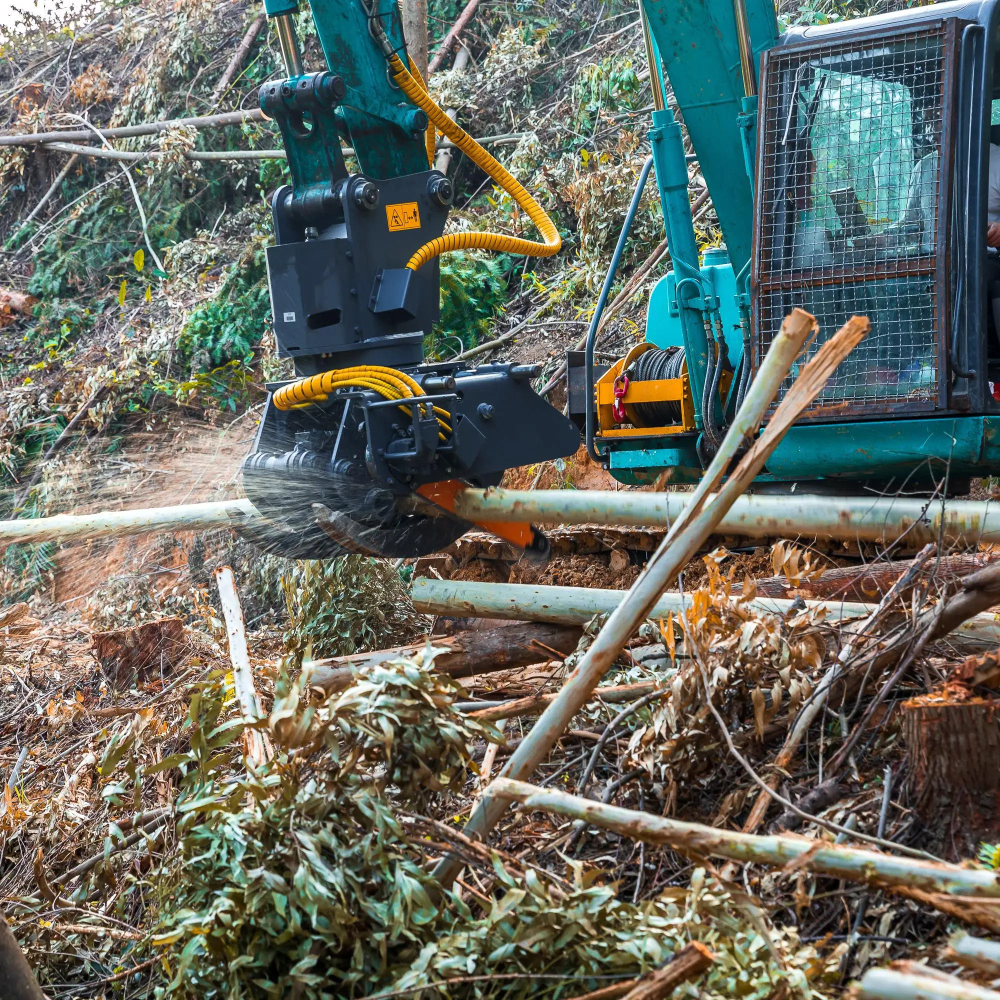 Rotating Log Grapple Saw - Precision Cutting for Excavators