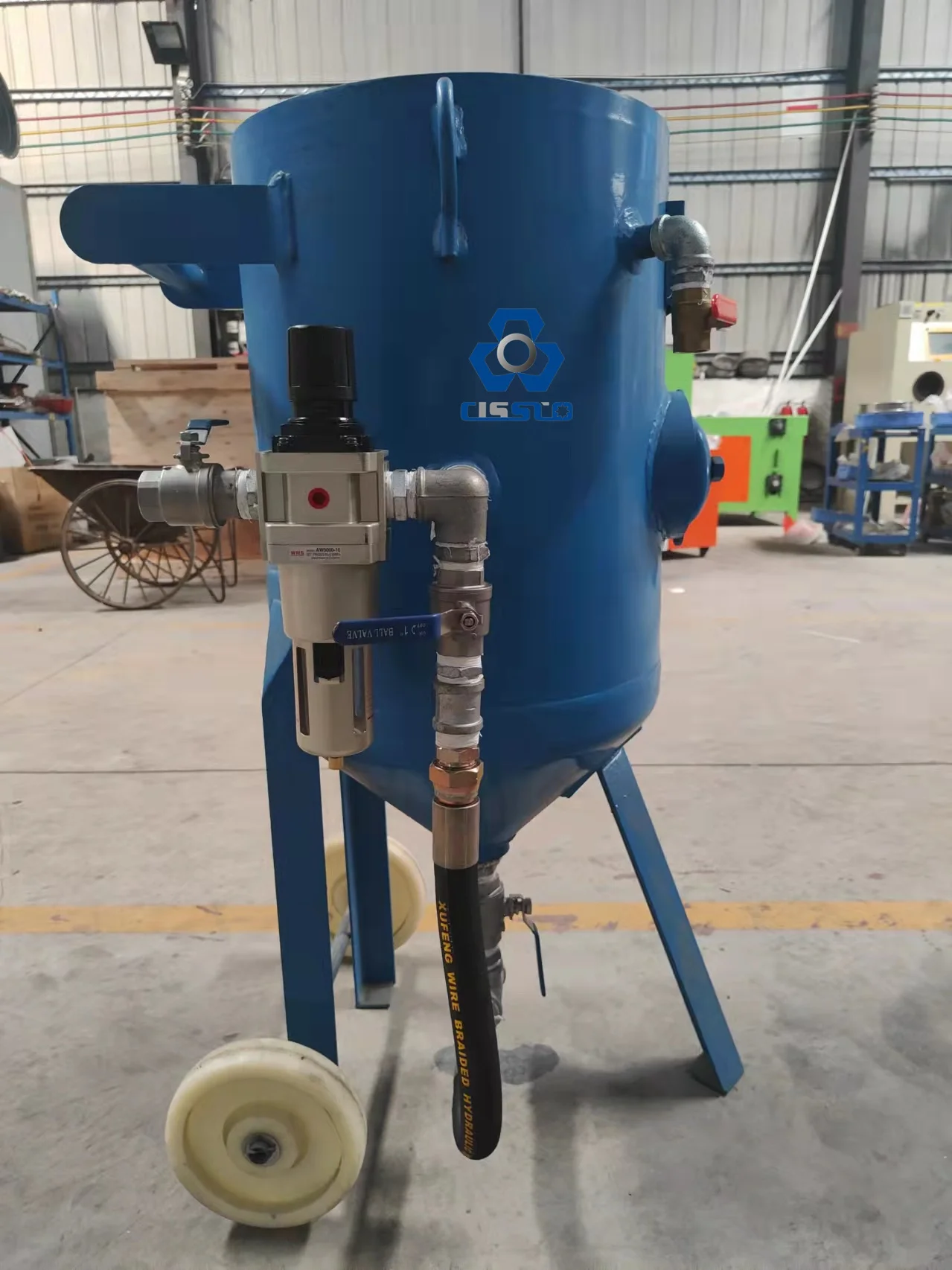 Pressurized Sandblaster Movable Type Sand Blasting Machine Wet Sand ...