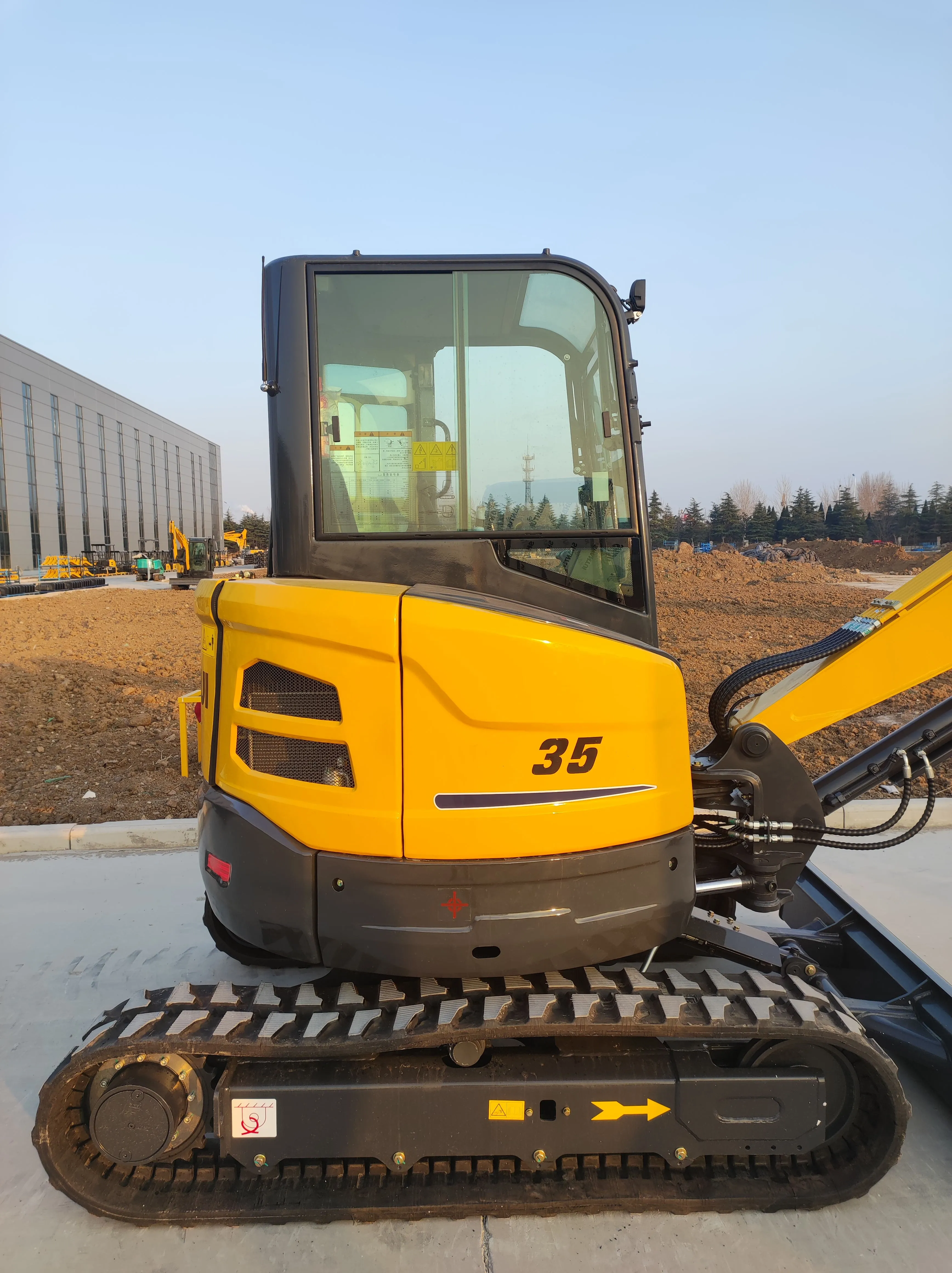 Ce Epa New Kubota Engine Excavators 3.5ton Mini Excavator With Thumb ...