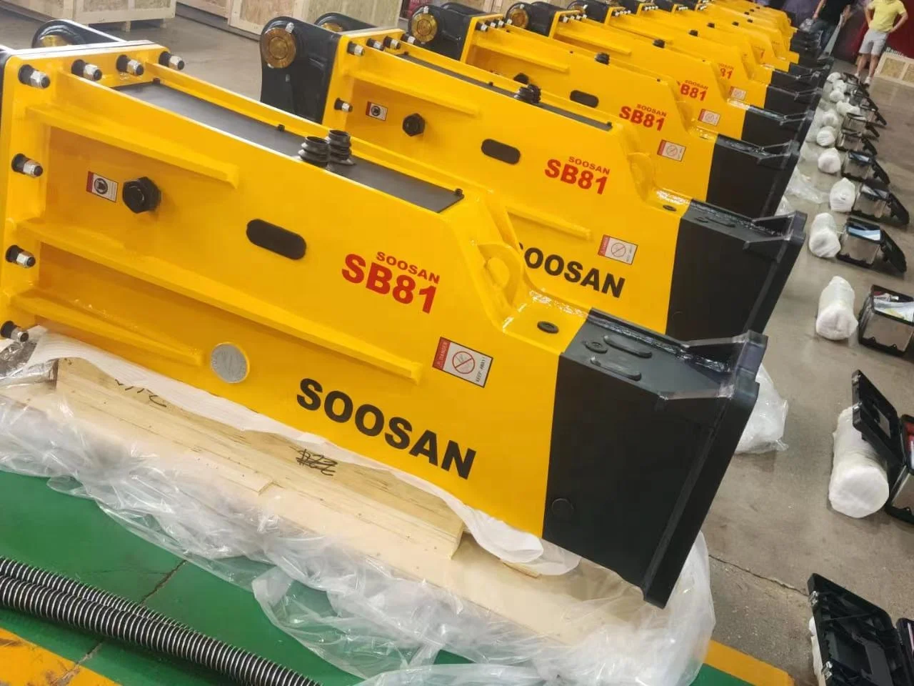 Soosan Hydraulic Breaker - Model Sb81 Box Type Silence - Buy Soosan ...