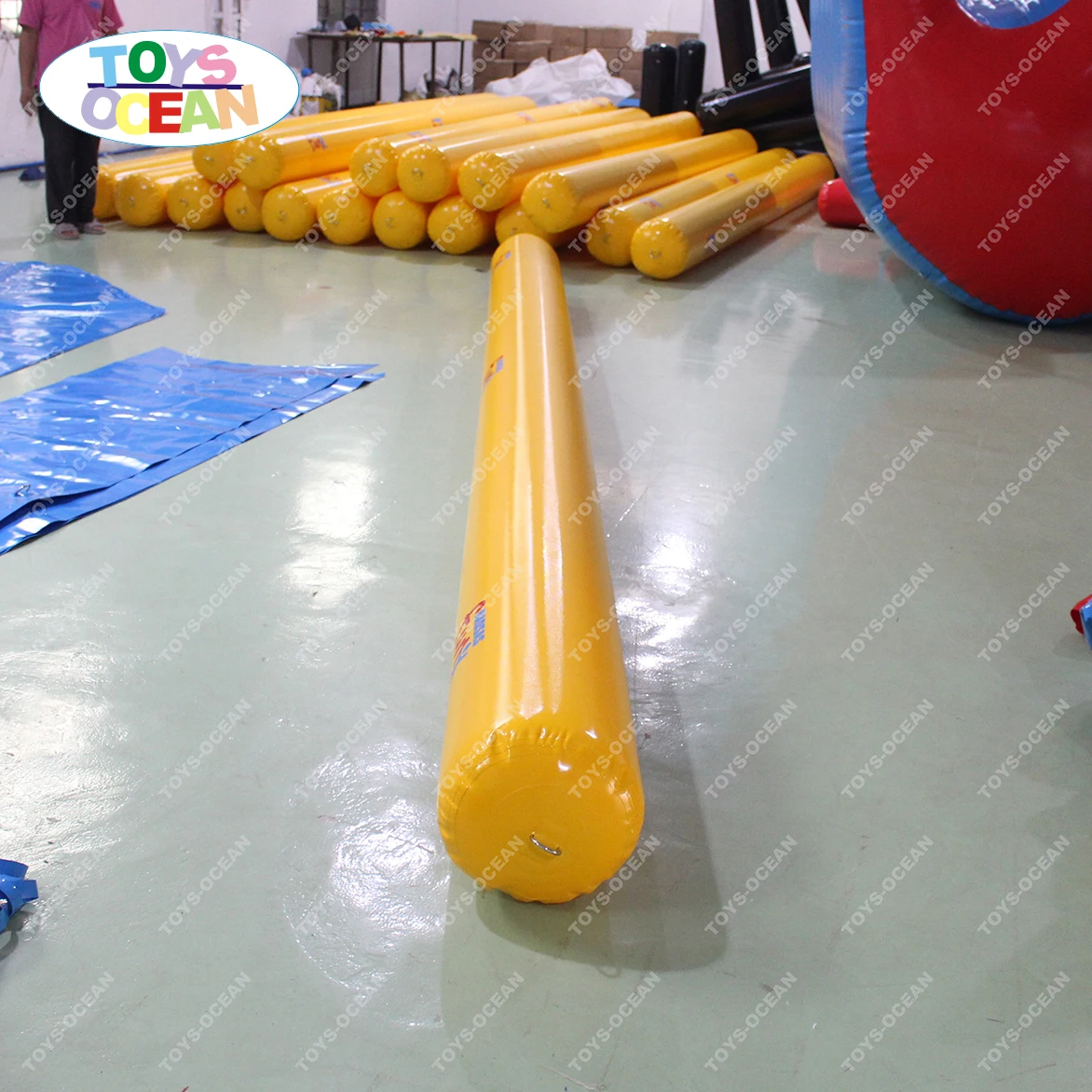 Parc aquatique flottant gonflable flotteur long tube pvc gonflable ...