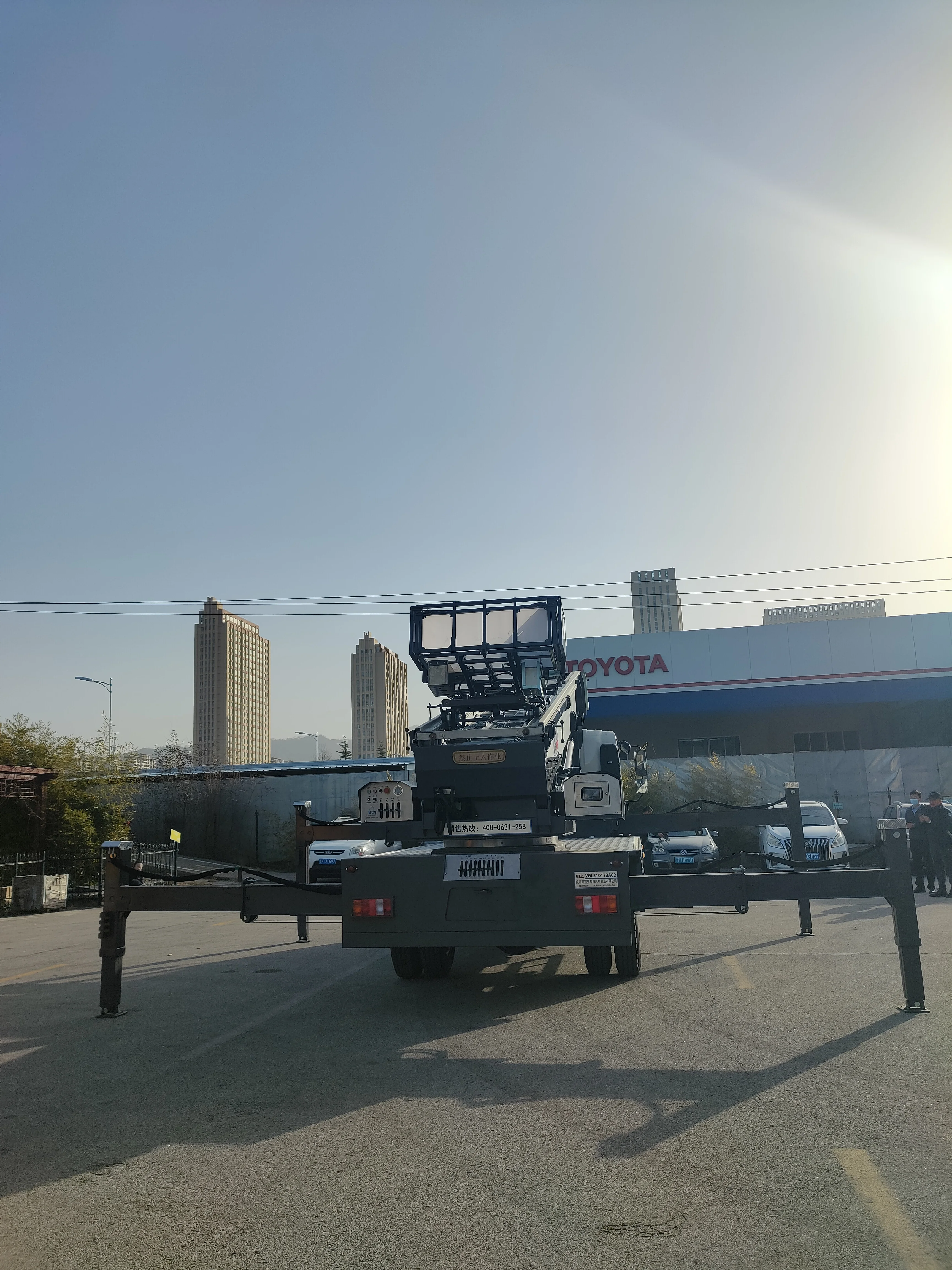 Low Loading Automatic51m Telescoping Truck Mounted Aerial Work Platform ...