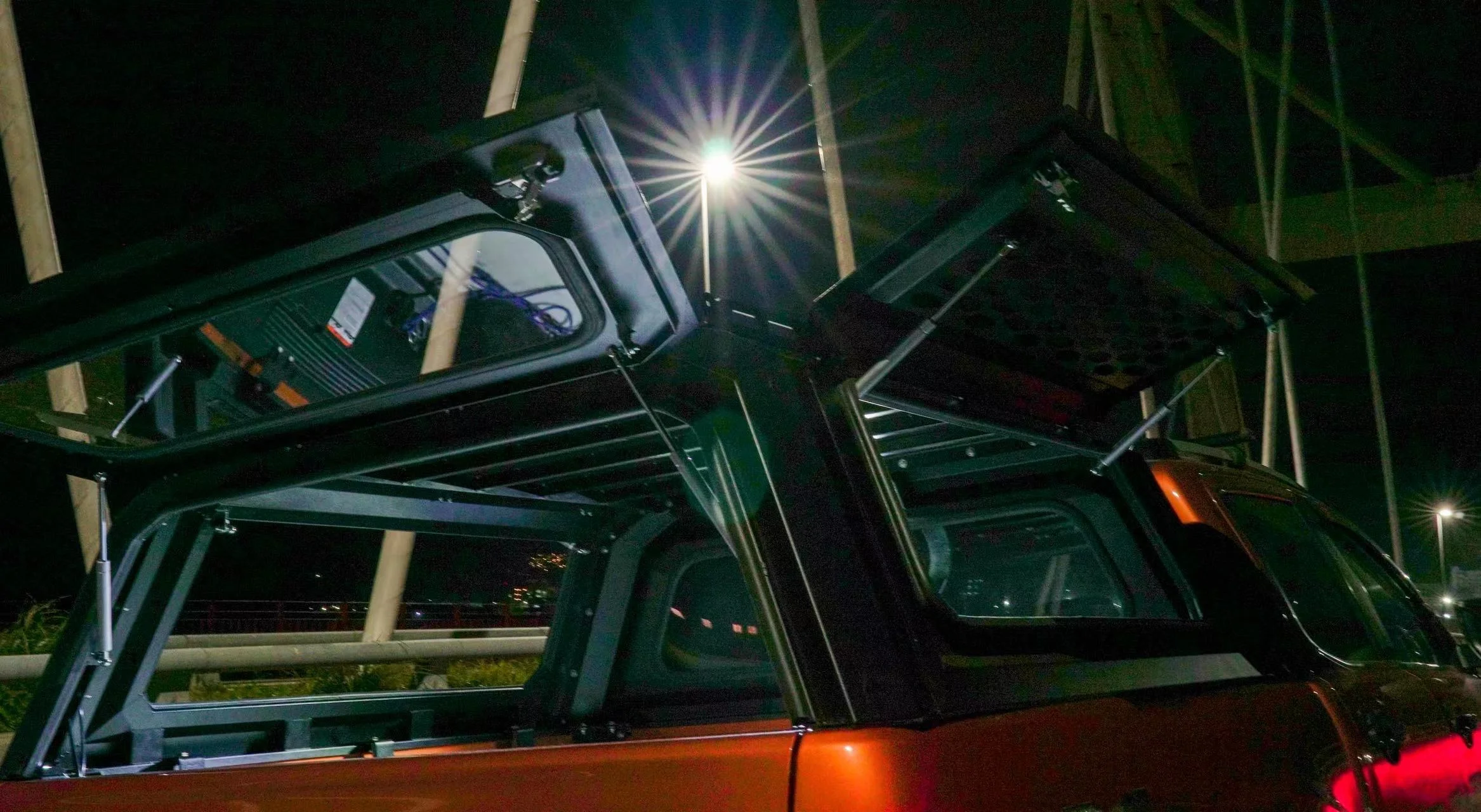 Windows Steel Dual Cab Hardtop 4x4 Pick up Truck Bed Canopy