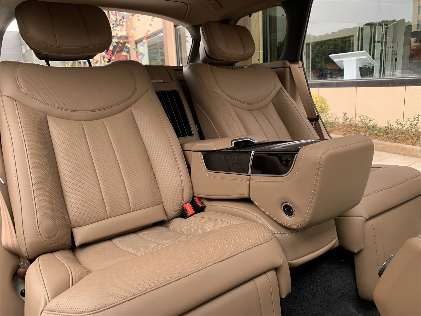 RELYAUTO Range Rover Vogue Interior Upgrade Kit & Chairs