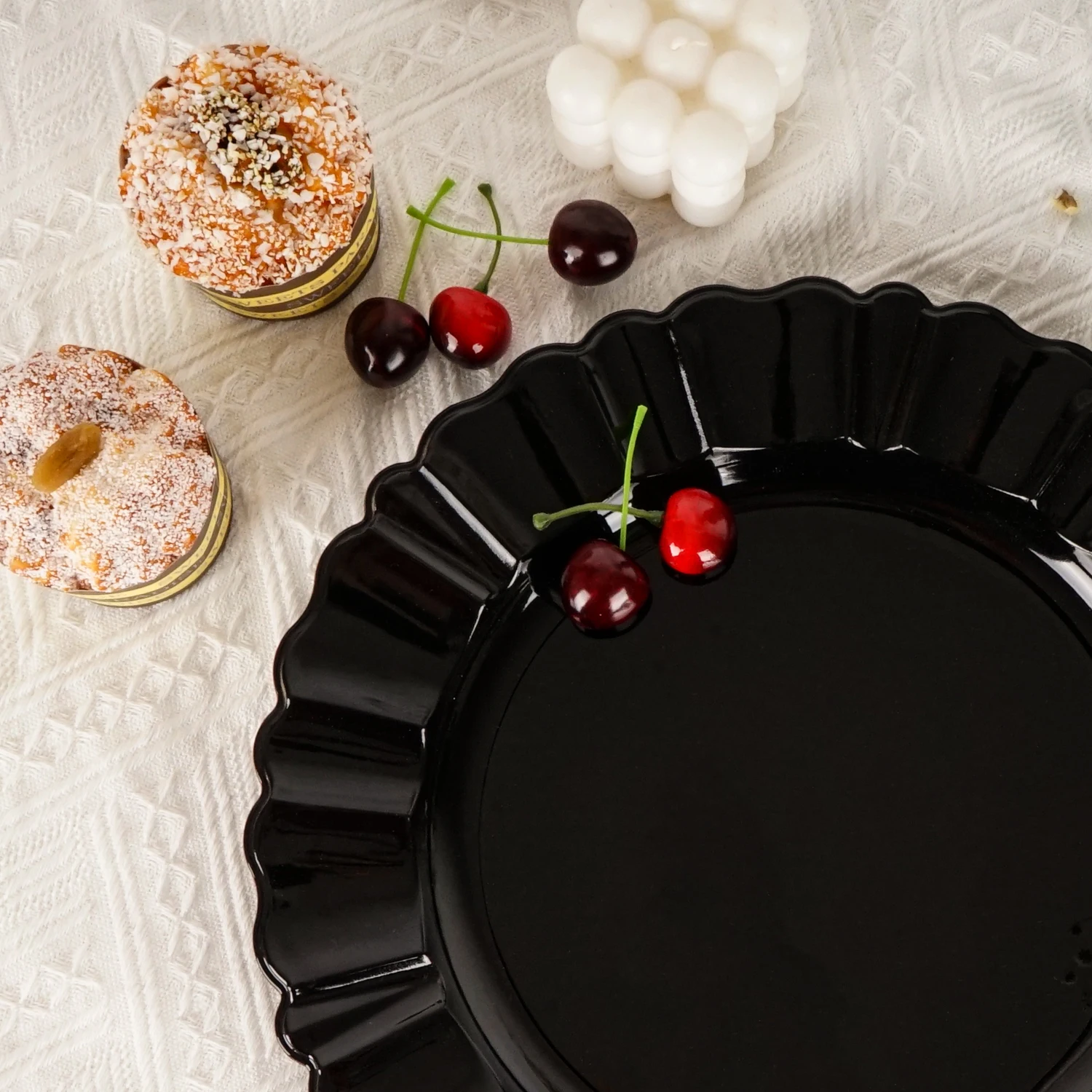 Minimalist Black Plate Wave Texture Rim Plastic Charger Plate Hotel ...