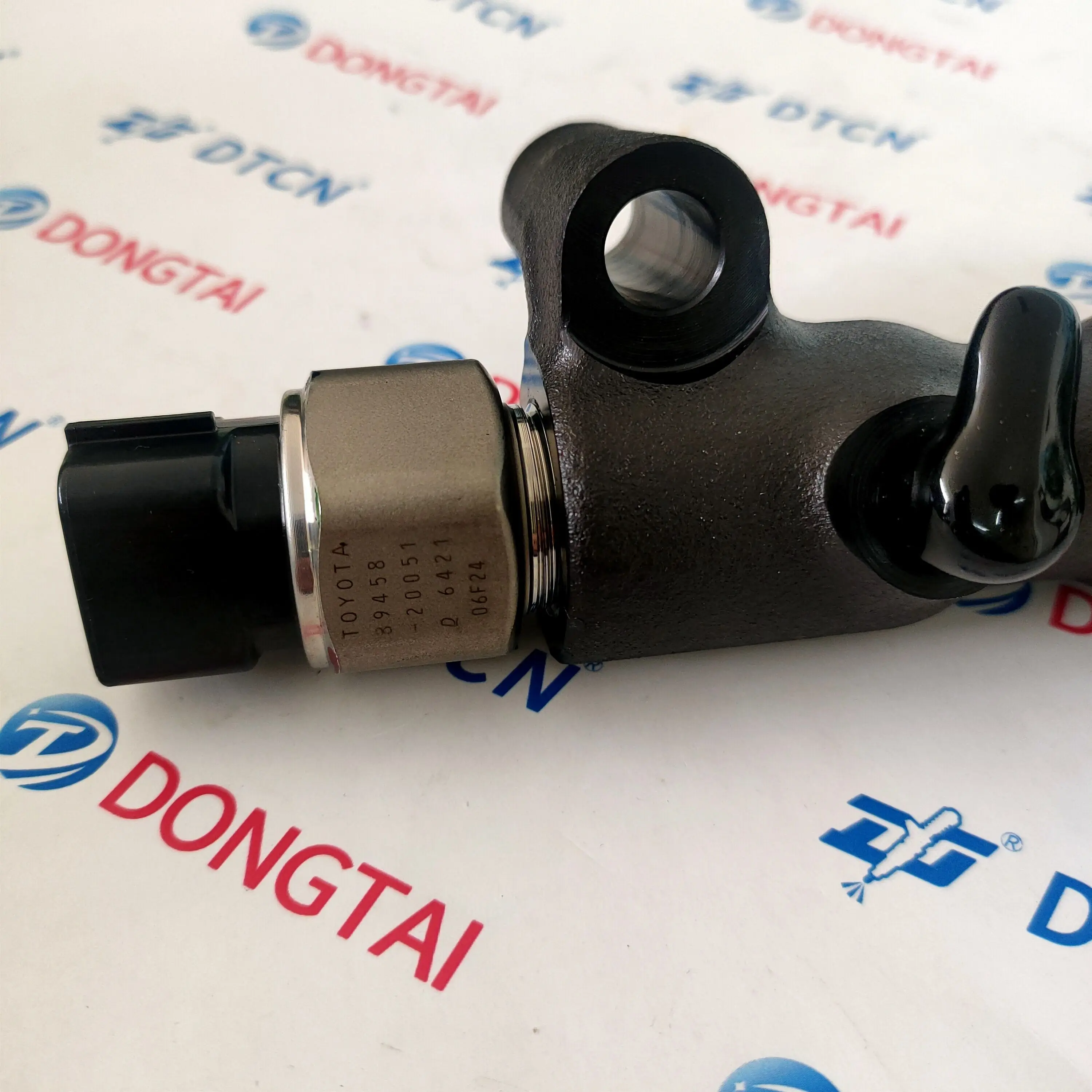 Original Common Rail Assy 23810-30130 for HIACE 1KD