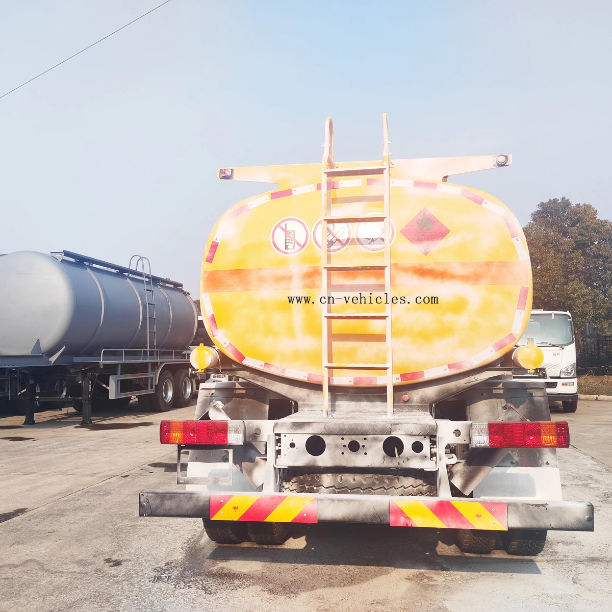 Faw Mini Oil Tanker Jet Fuel Truck Price With Pump - Buy 5000 Gallon ...