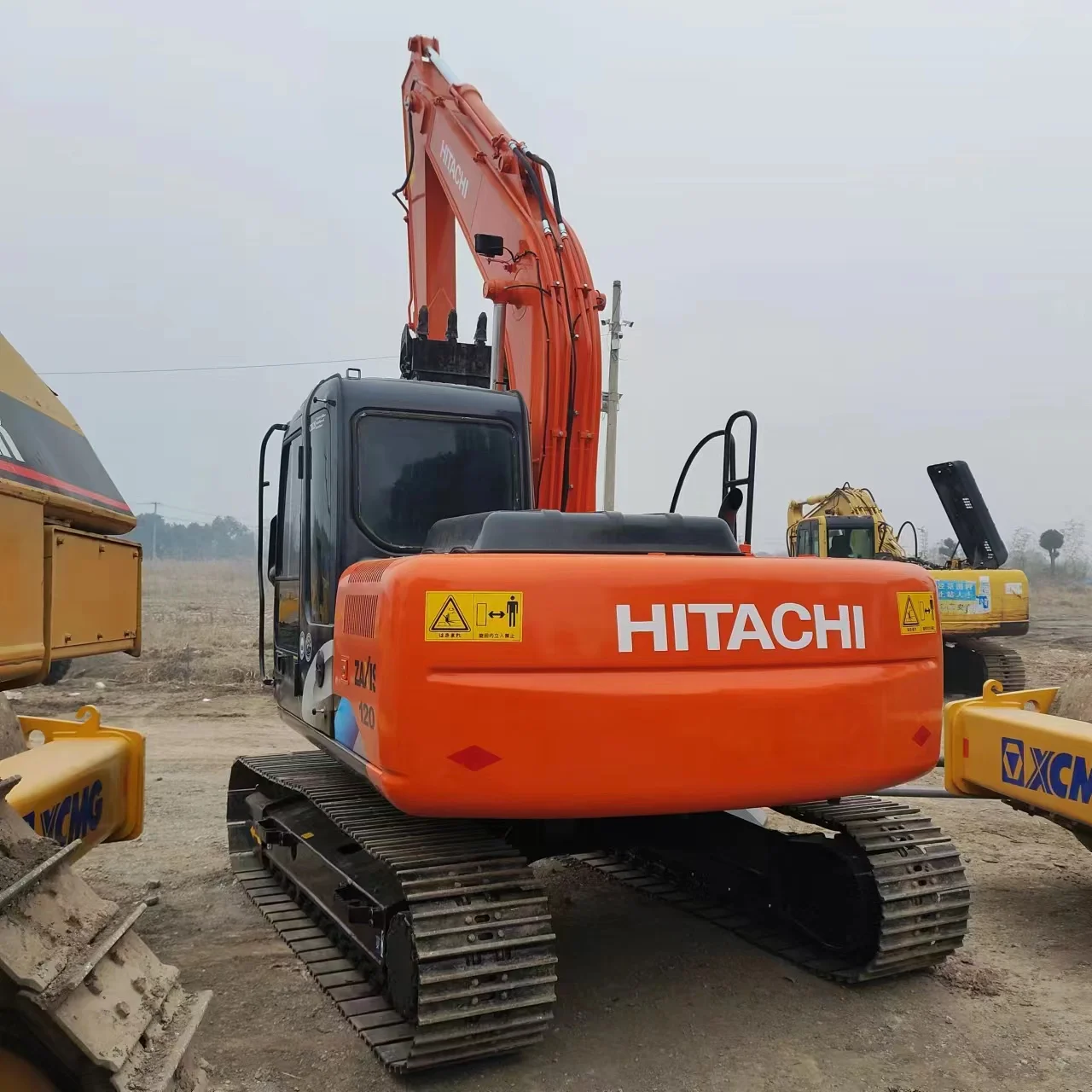 Japanese original Hitachi ZX120 excavator / 12 tons small earth-moving ...