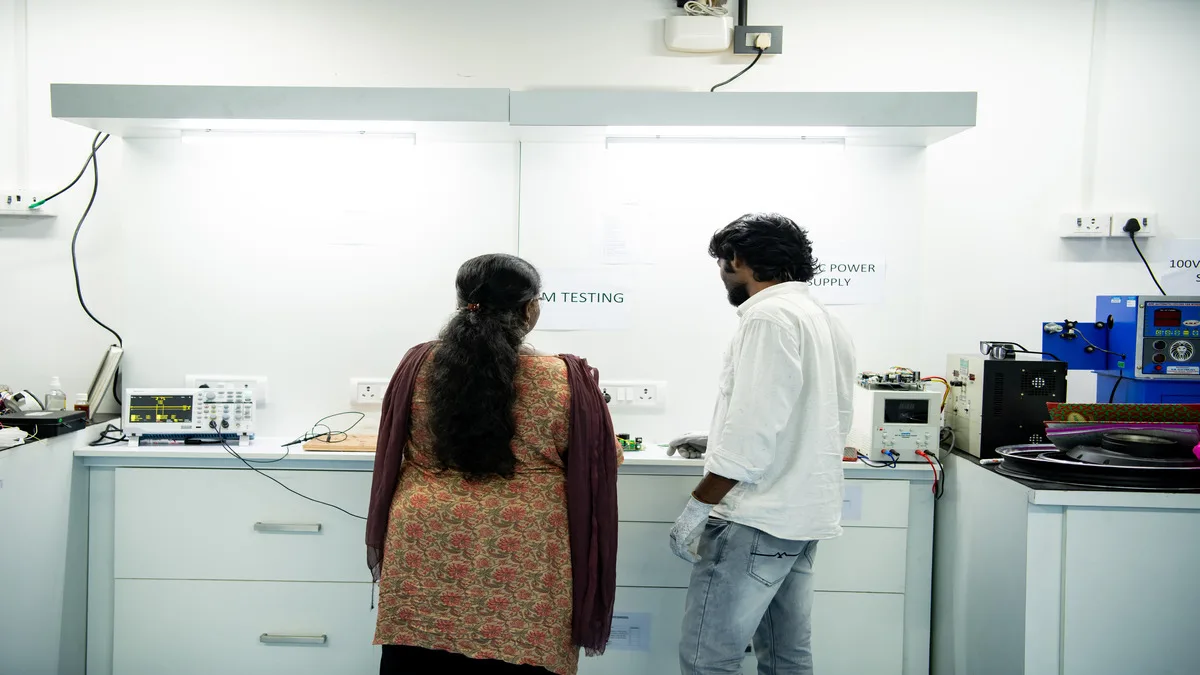 Good Quality Bldc Odu Ac Indoor & Outdoor Unit 15w To 45w Resin Packed ...